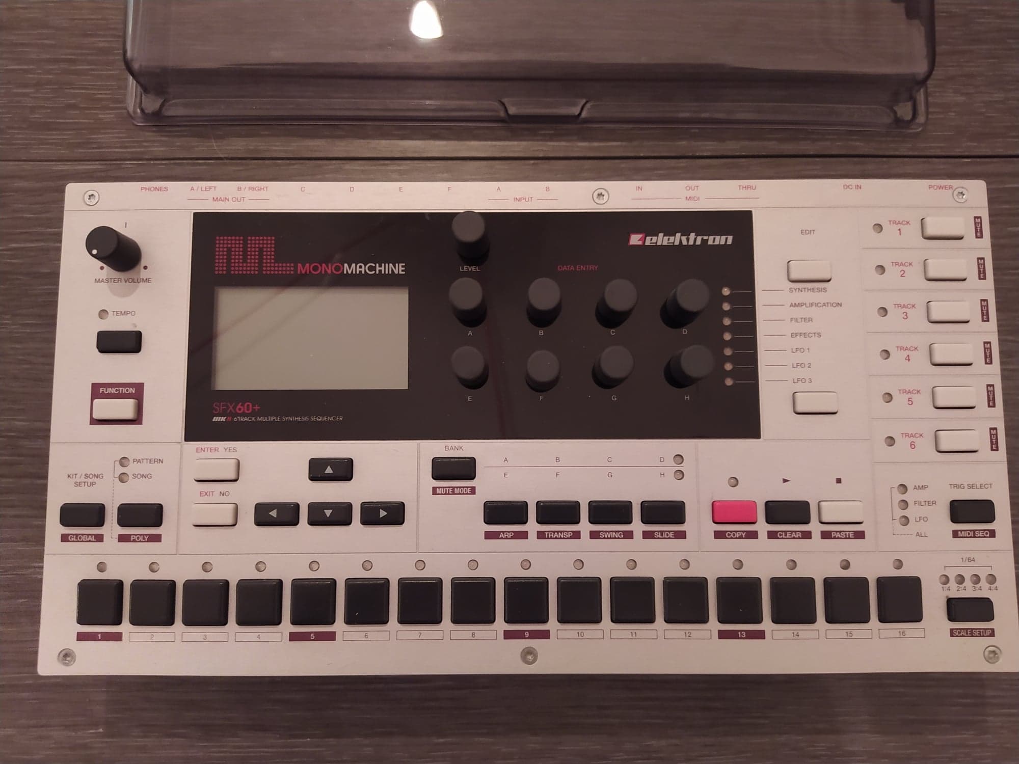 Monomachine SFX60+ MKII - Elektron Monomachine SFX60+ MKII - Audiofanzine