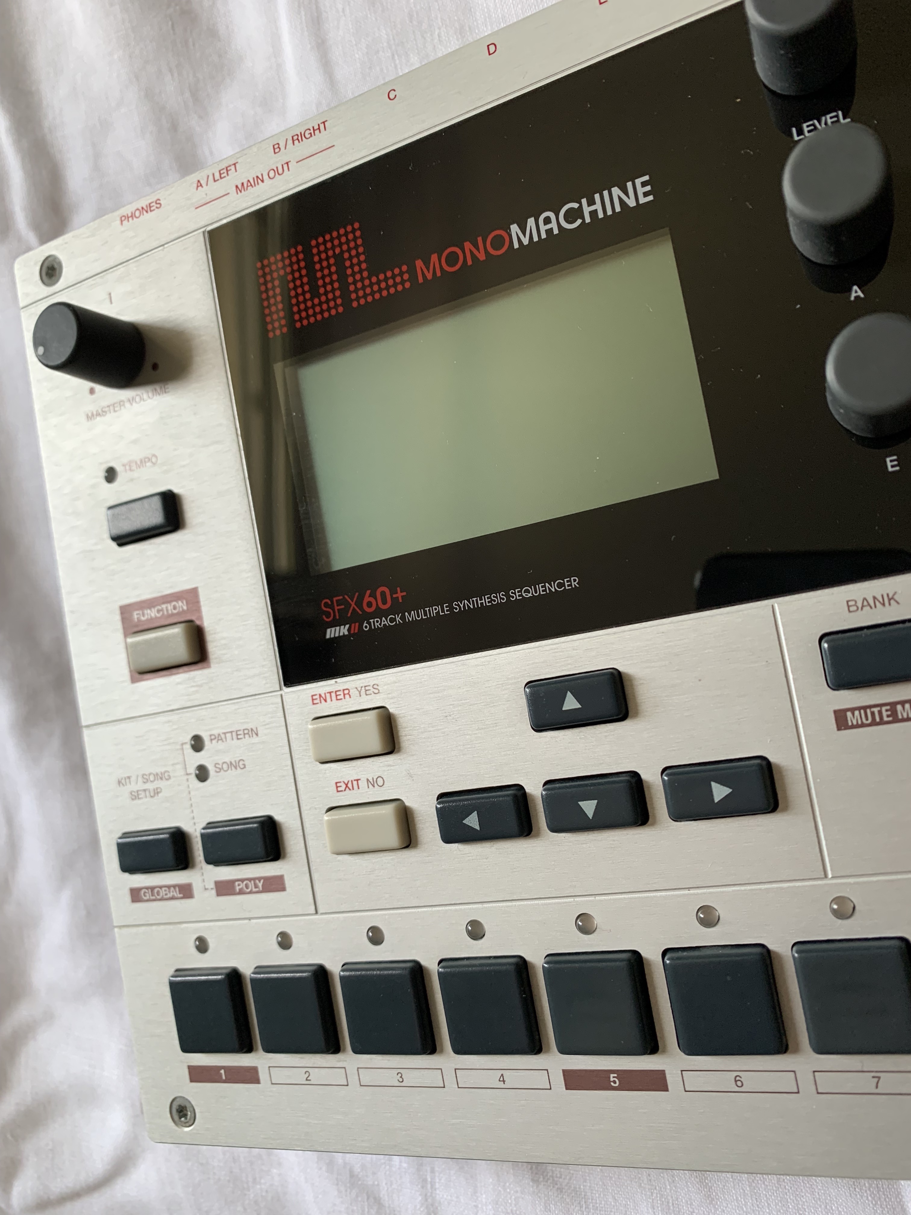 Monomachine SFX60+ MKII - Elektron Monomachine SFX60+ MKII - Audiofanzine