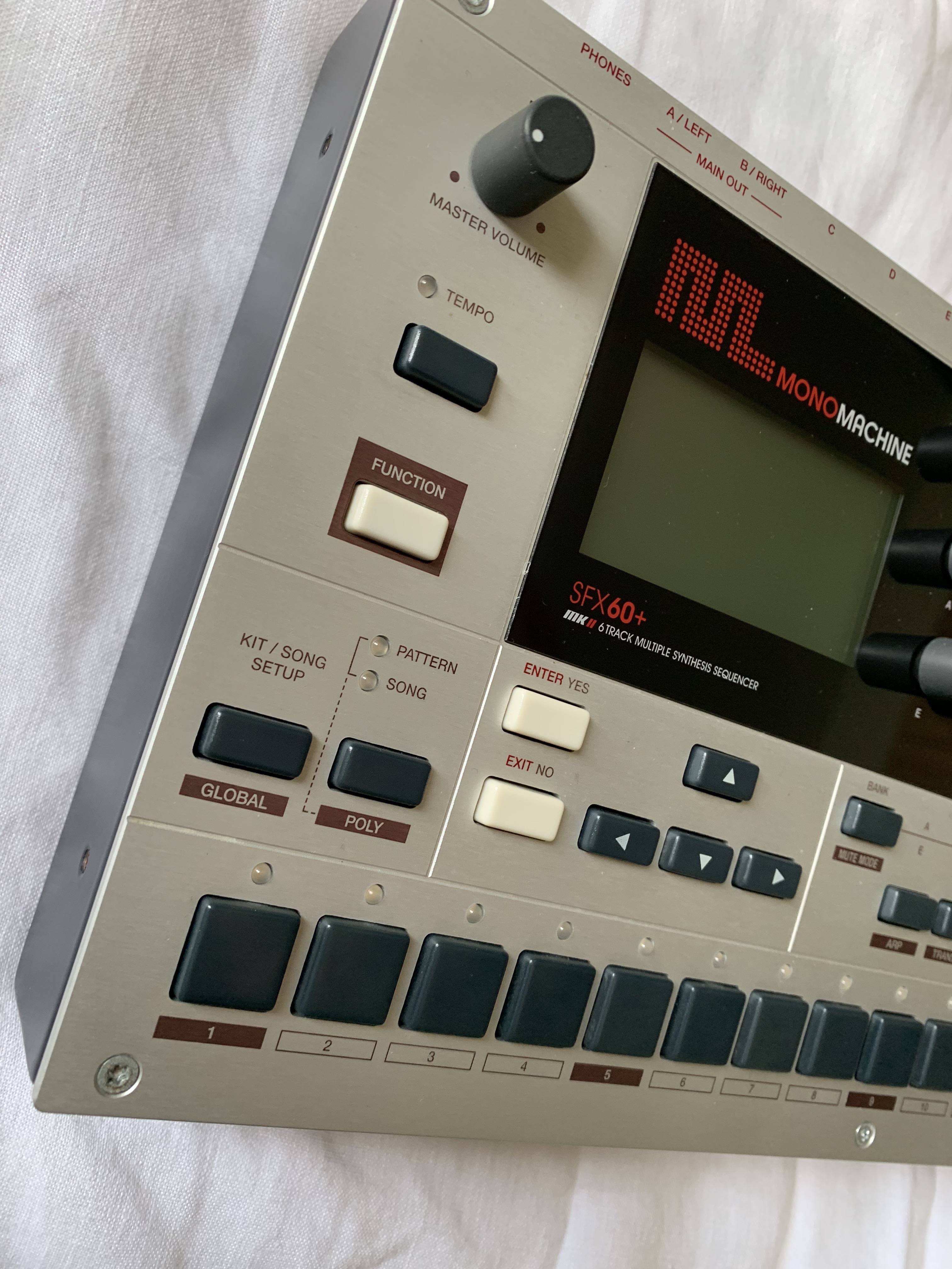 Monomachine SFX60+ MKII - Elektron Monomachine SFX60+ MKII - Audiofanzine