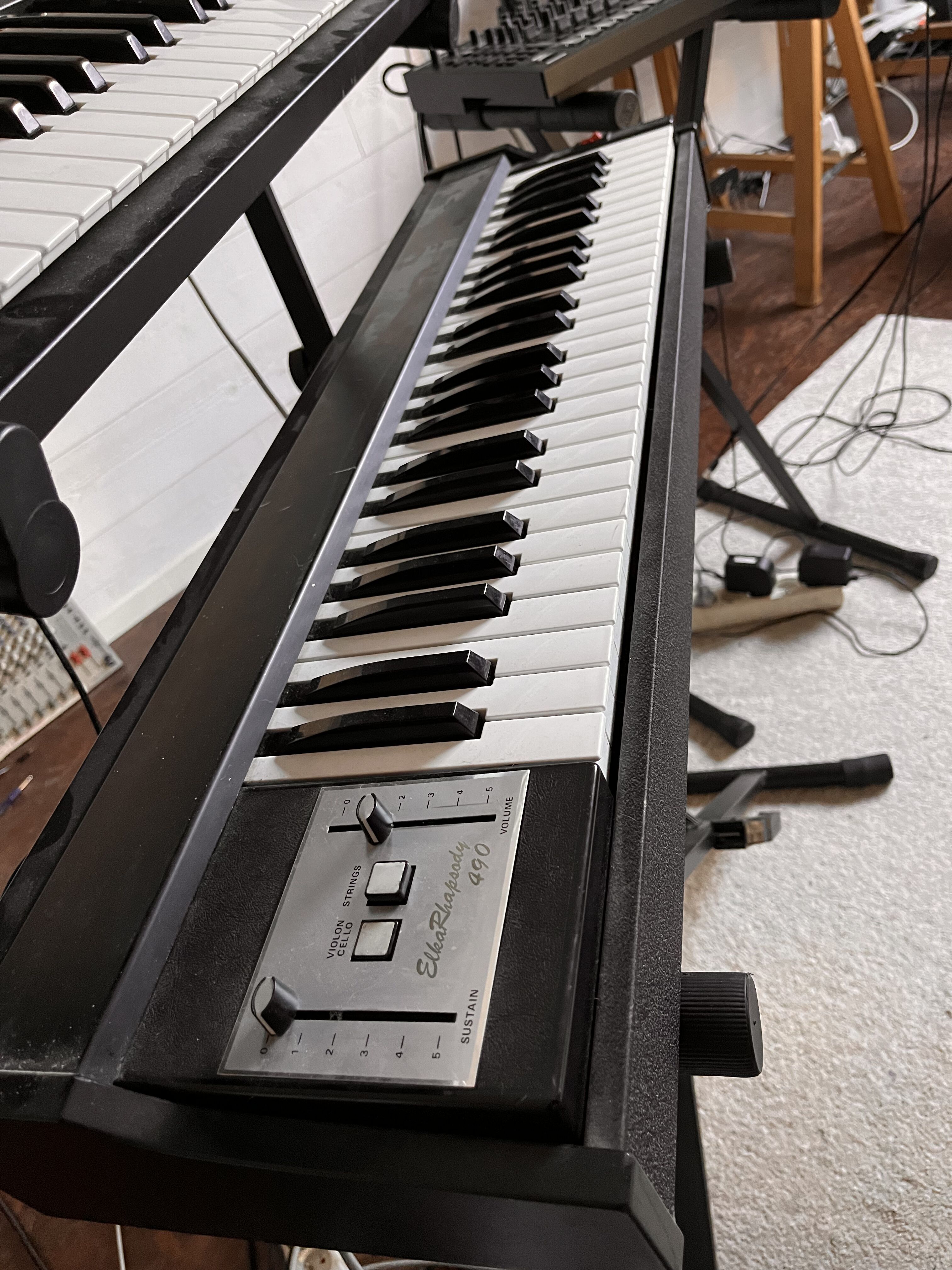 Rhapsody 490 - Elka Rhapsody 490 - Audiofanzine