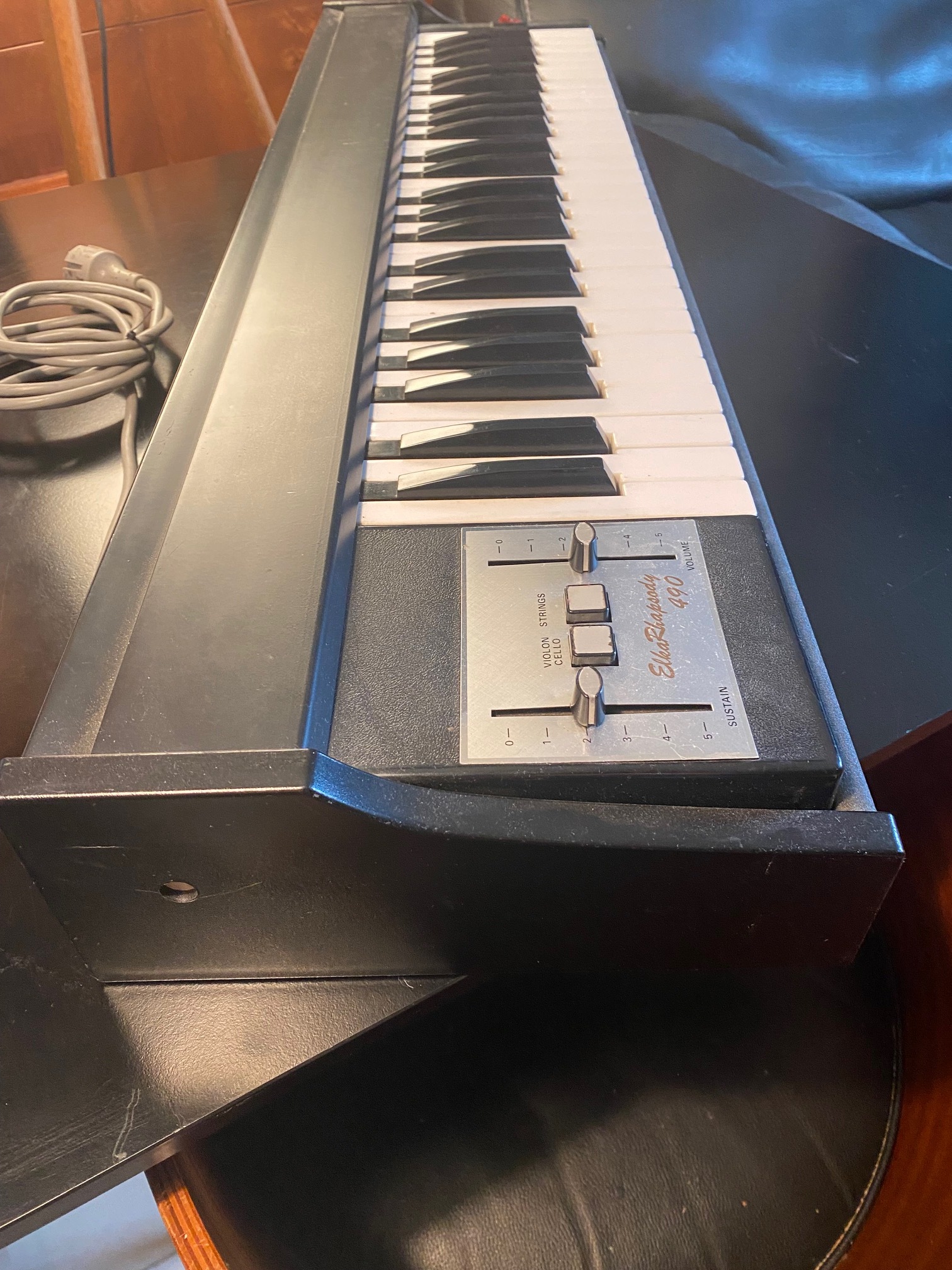 Rhapsody 490 - Elka Rhapsody 490 - Audiofanzine