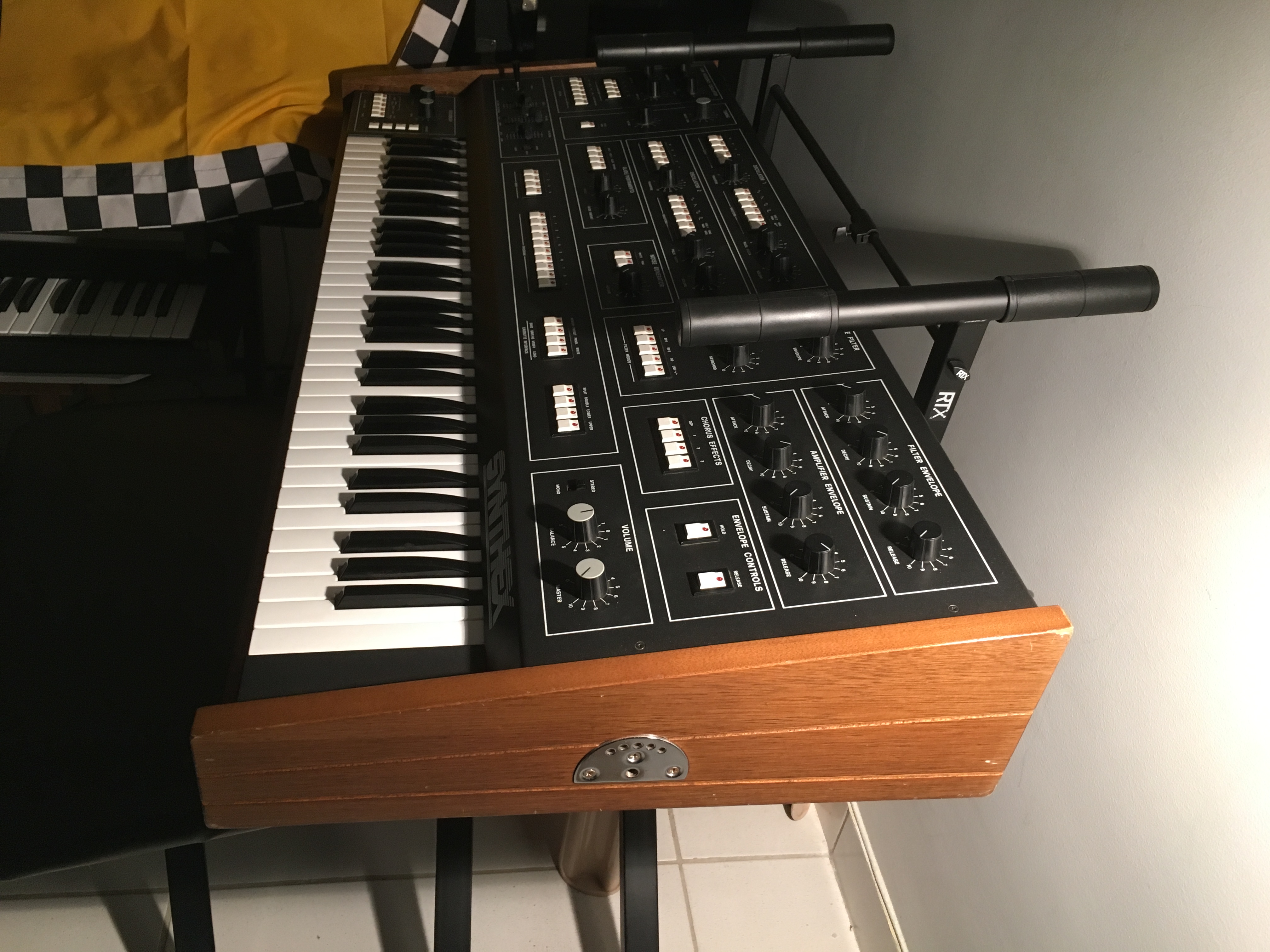 SYNTHEX - ELKA Synthex - Audiofanzine