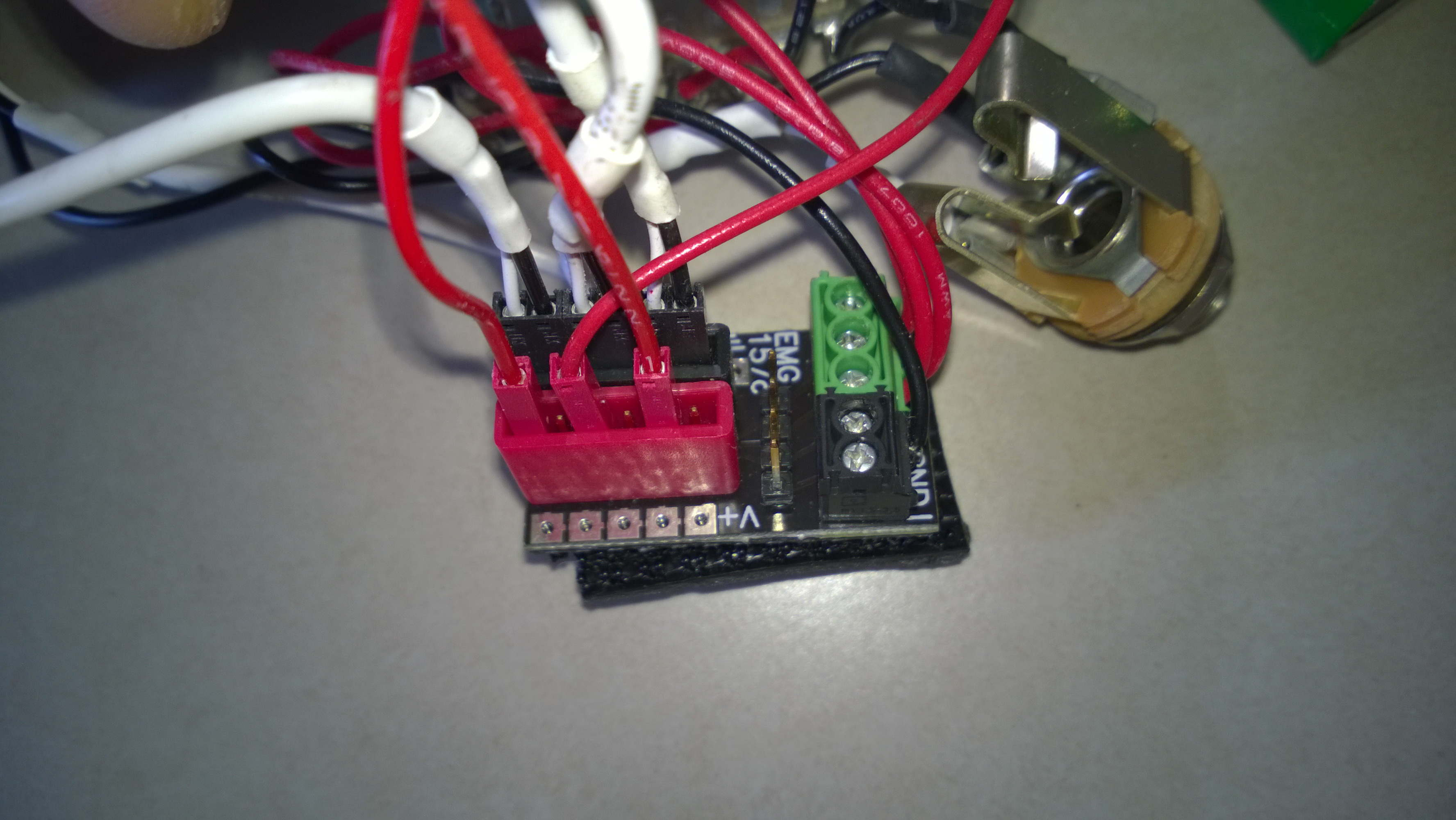 EMG 81 - Black image (#1110185) - Audiofanzine