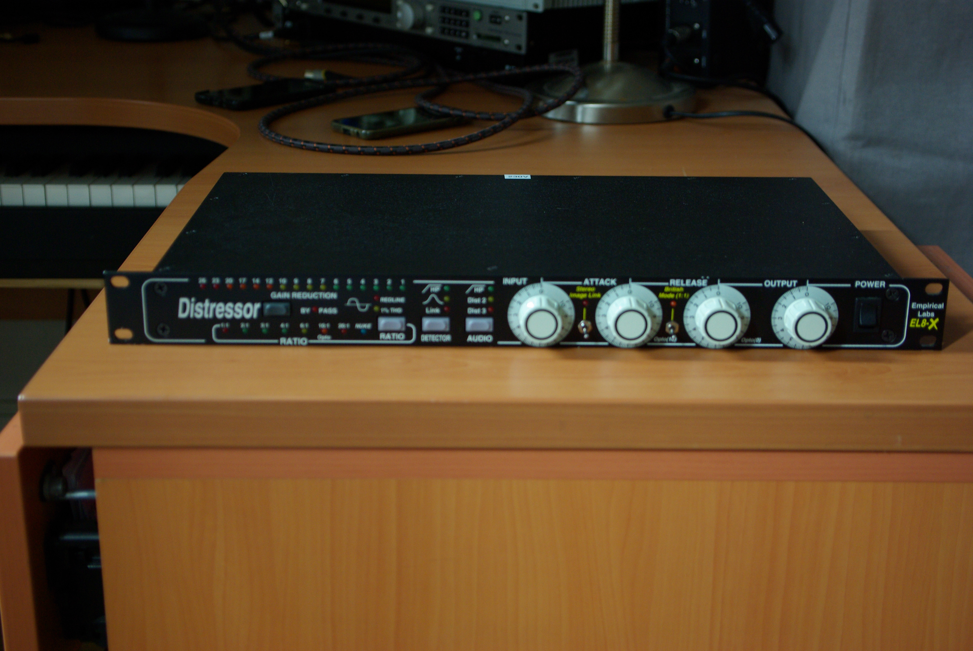 DISTRESSOR EL8X - Empirical Labs Distressor EL8X - Audiofanzine