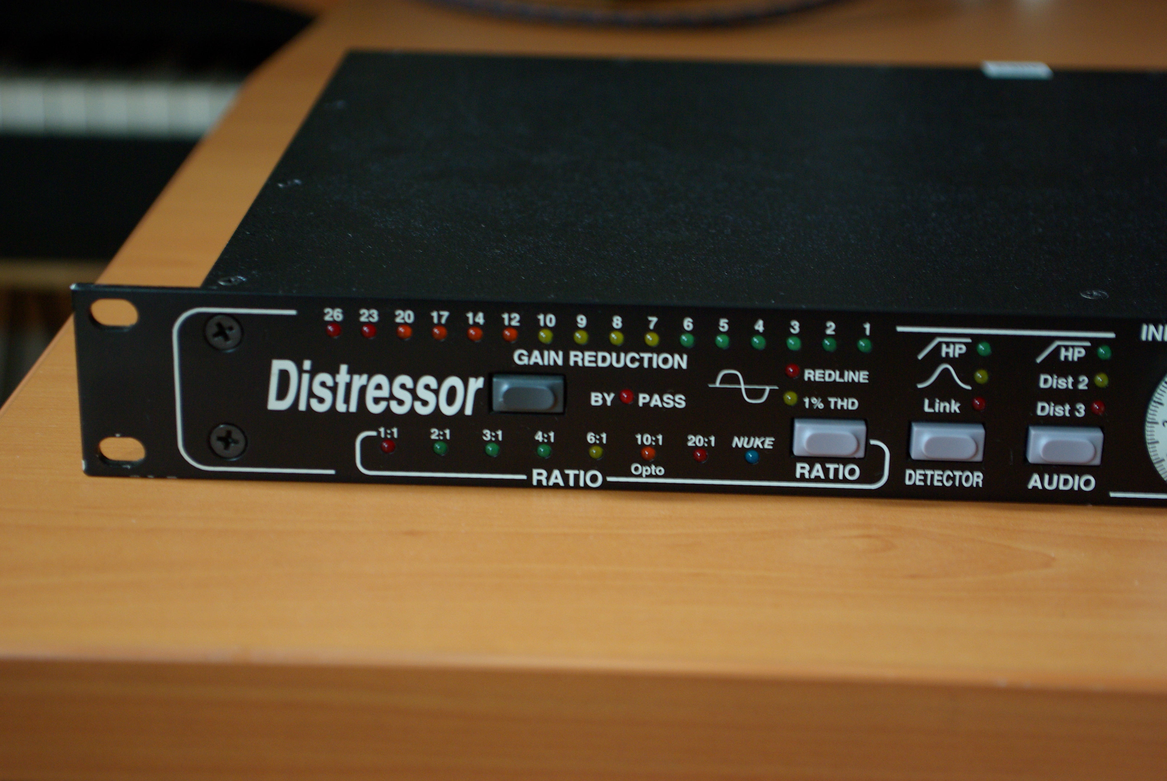 DISTRESSOR EL8X - Empirical Labs Distressor EL8X - Audiofanzine