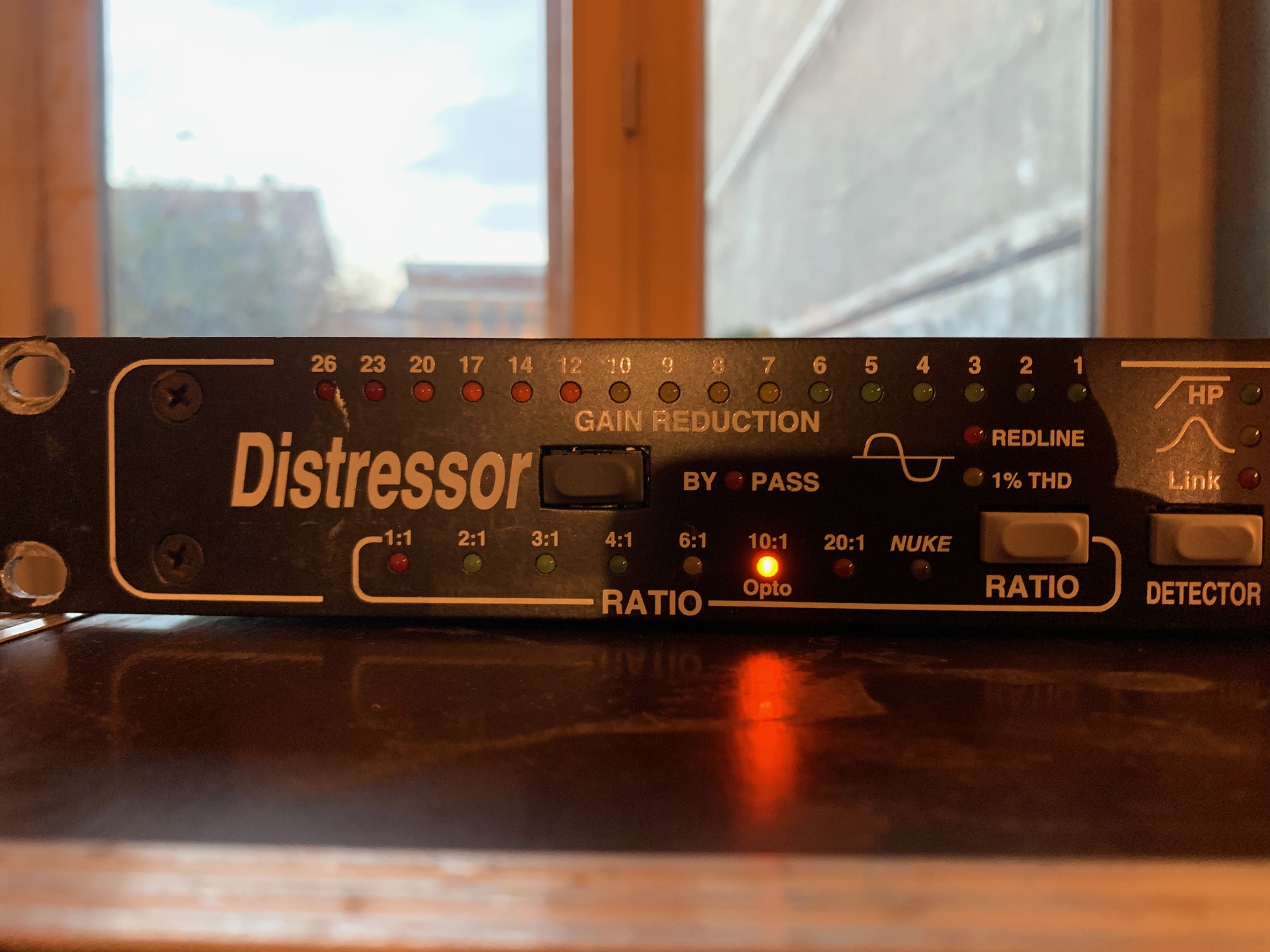 Distressor EL8X - Empirical Labs Distressor EL8X - Audiofanzine