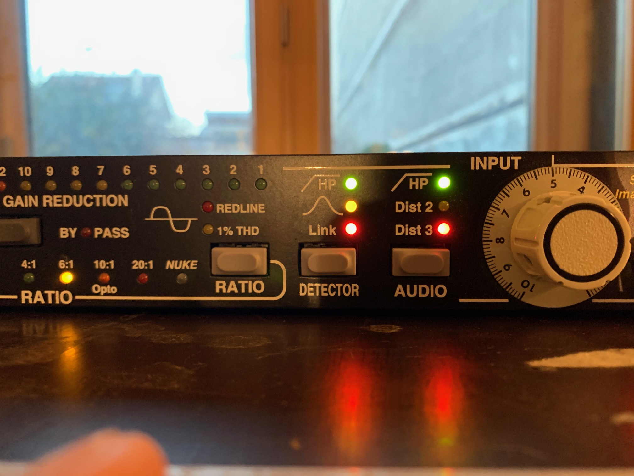 Distressor EL8X - Empirical Labs Distressor EL8X - Audiofanzine