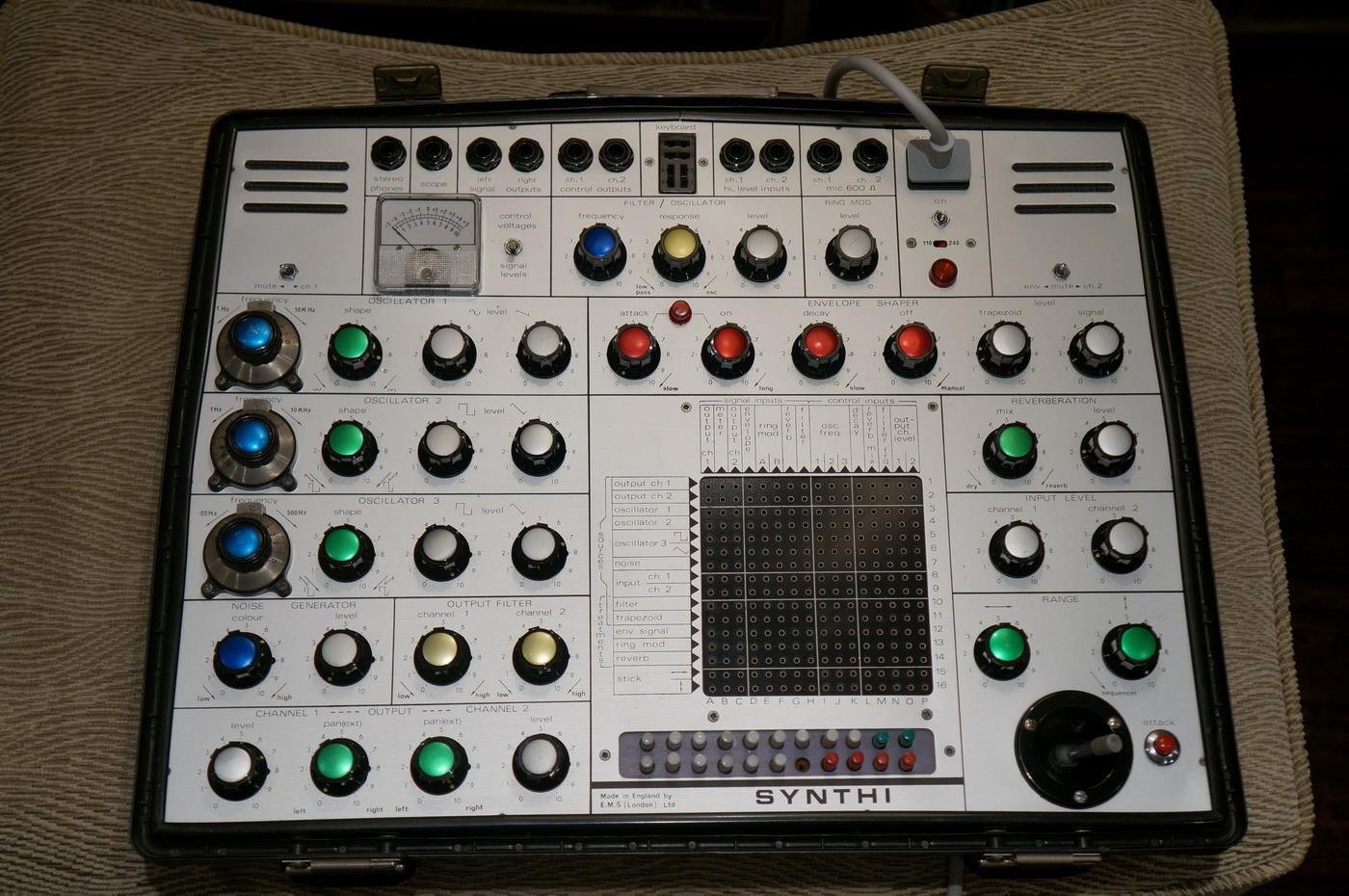 SYNTHI AKS - EMS Synthi AKS - Audiofanzine