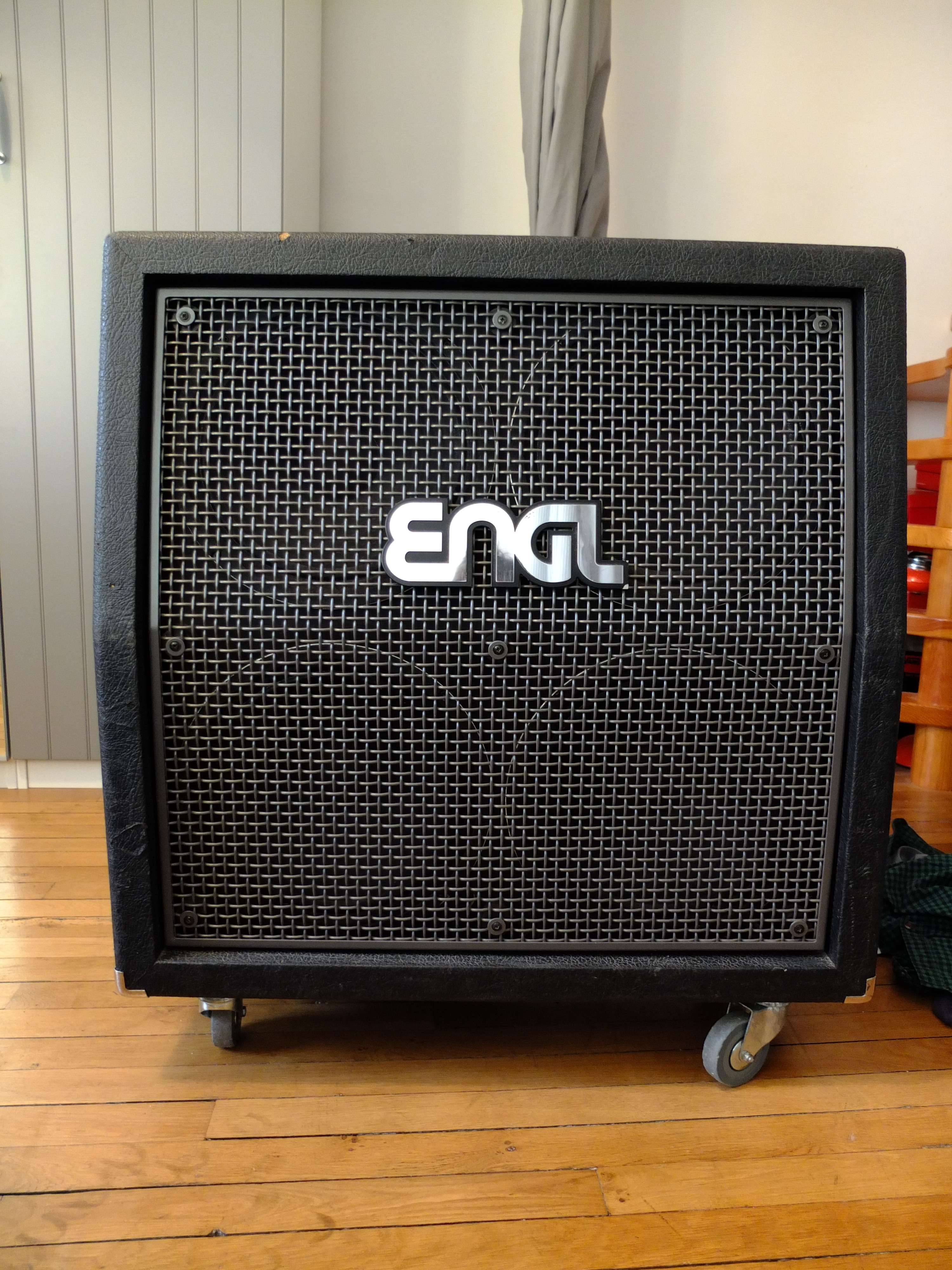 E412SS Standard Slanted 4x12 Cabinet ENGL - Audiofanzine