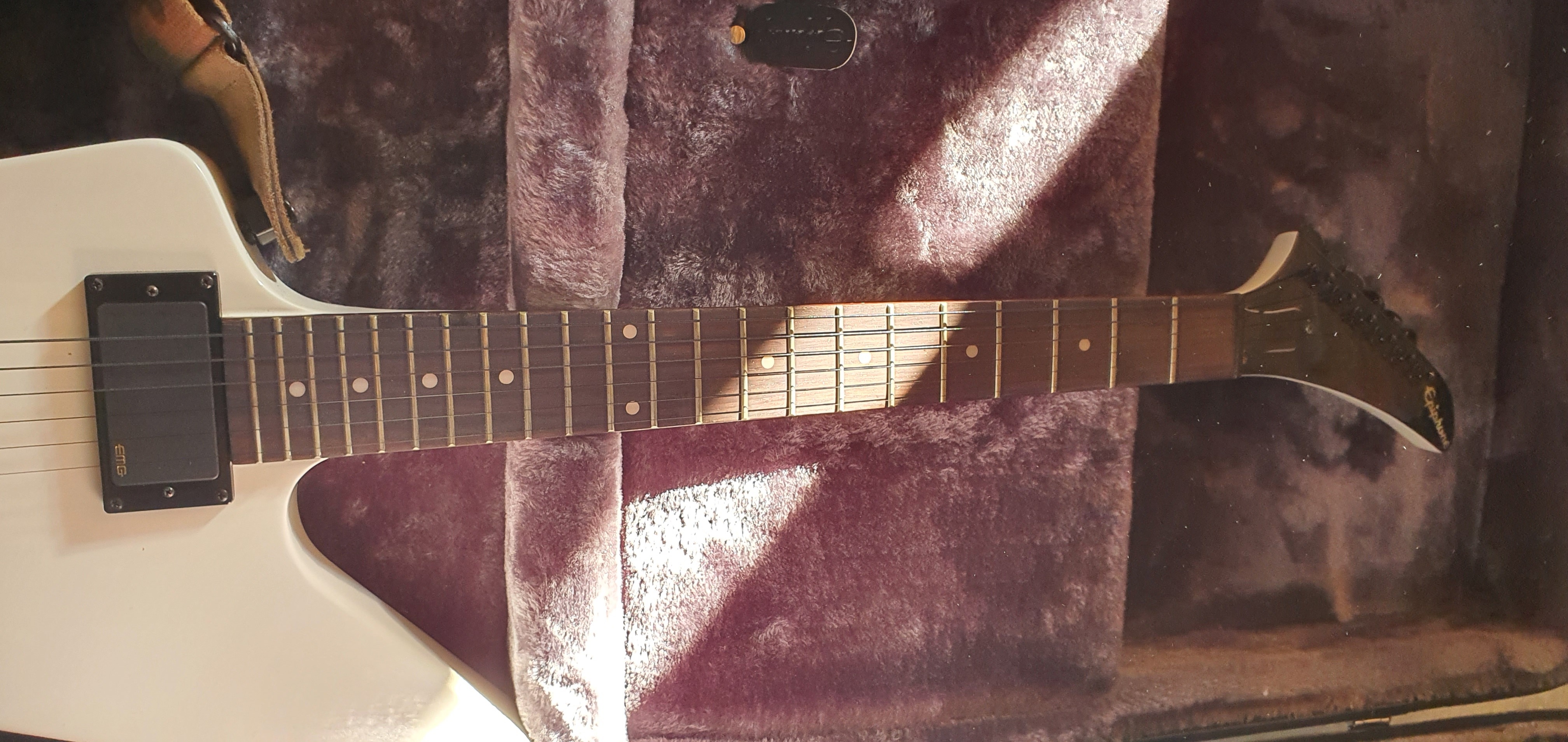 1984 Explorer EX - Epiphone 1984 Explorer EX - Audiofanzine