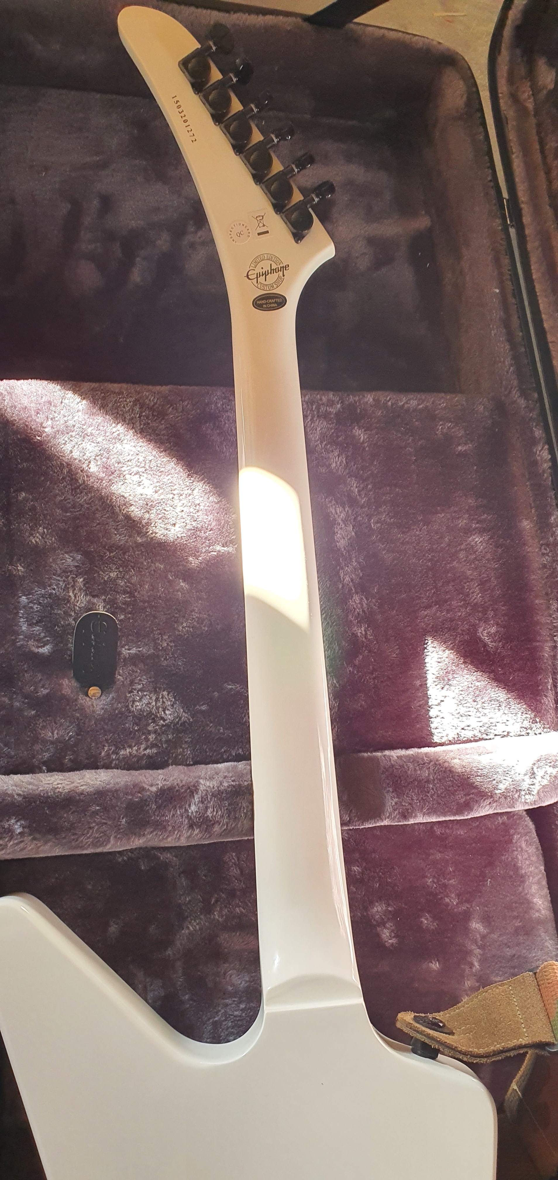 1984 Explorer EX - Epiphone 1984 Explorer EX - Audiofanzine