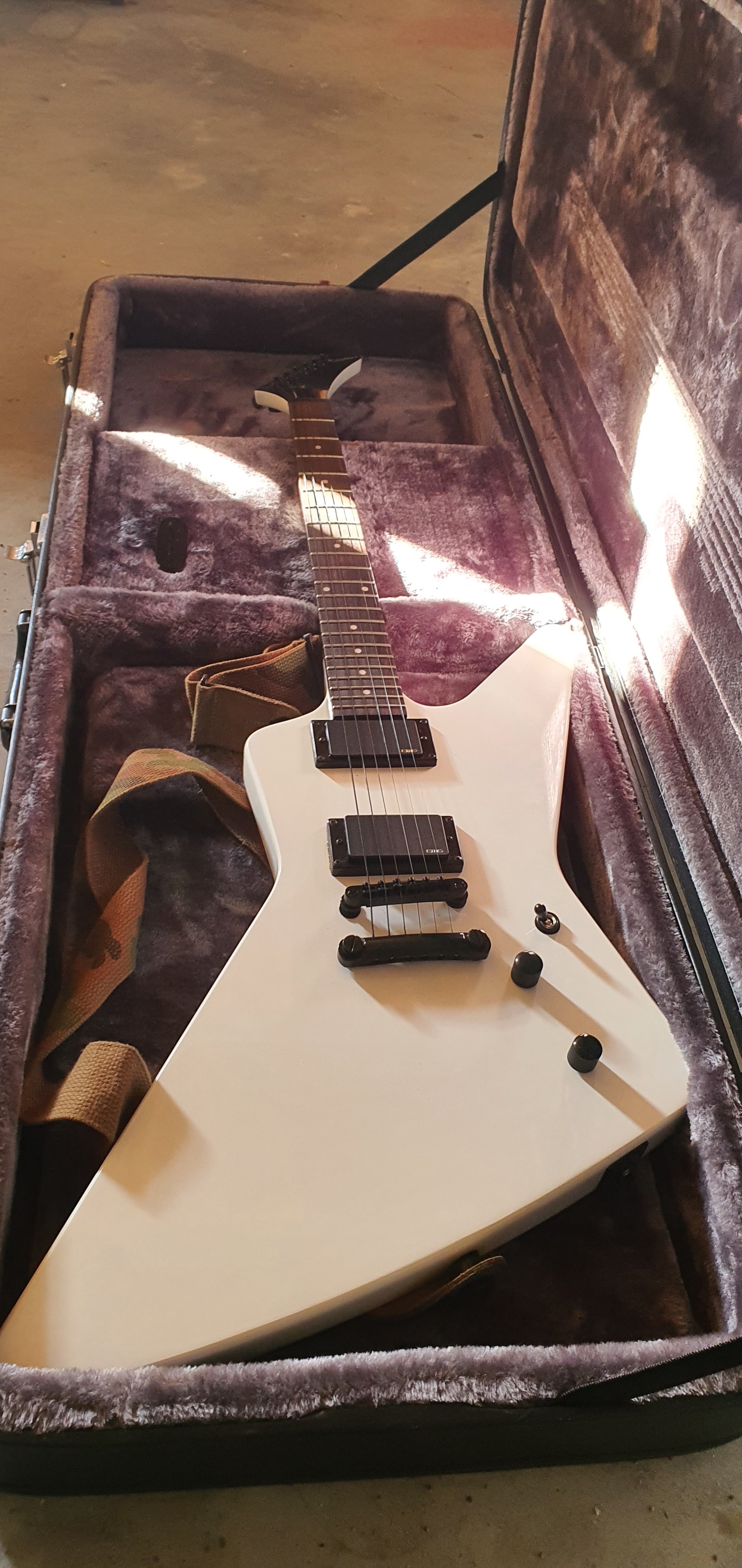 1984 Explorer EX - Epiphone 1984 Explorer EX - Audiofanzine