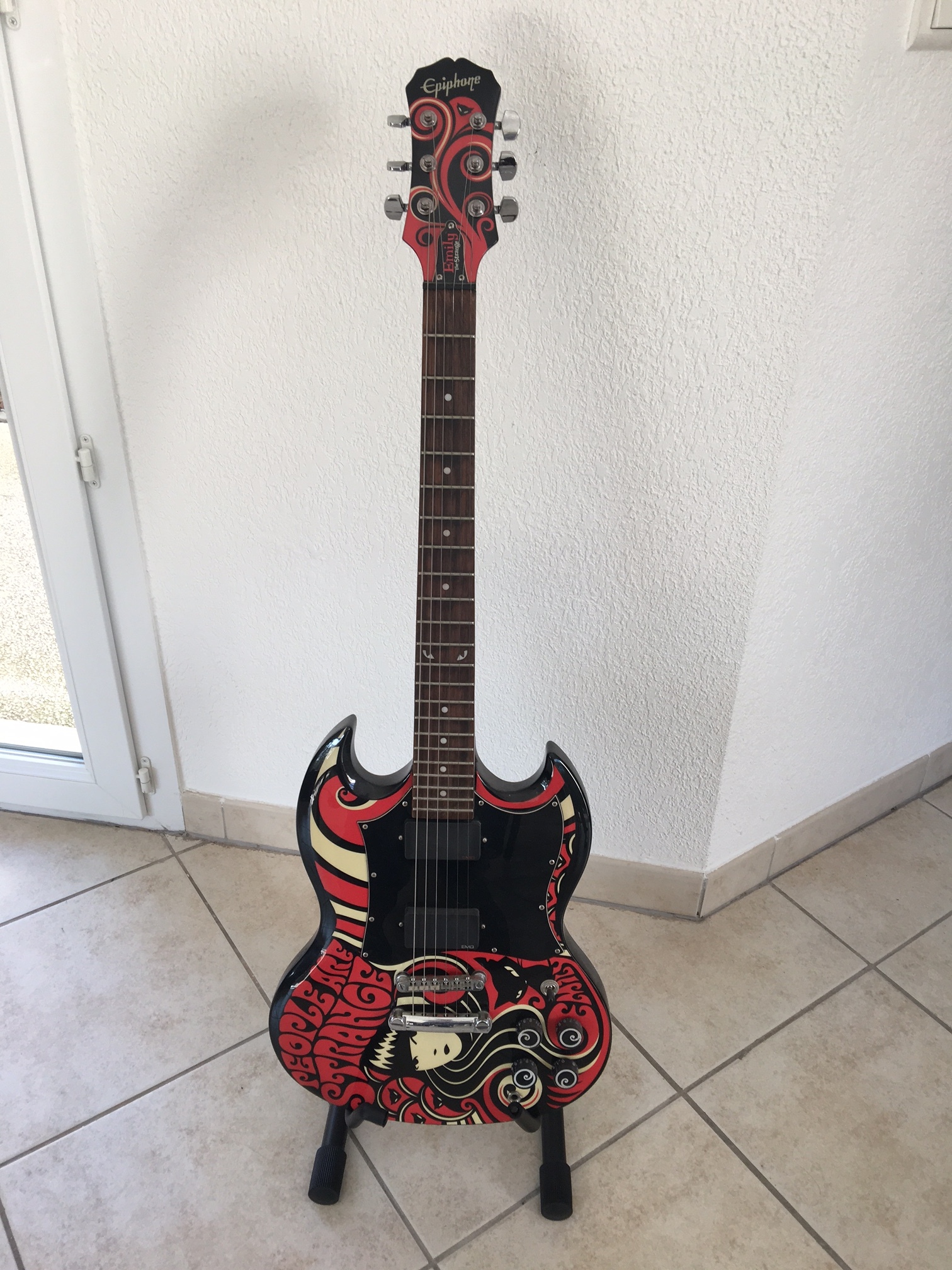 EMILY THE STRANGE G-310 - Epiphone Emily the Strange G-310 - Audiofanzine