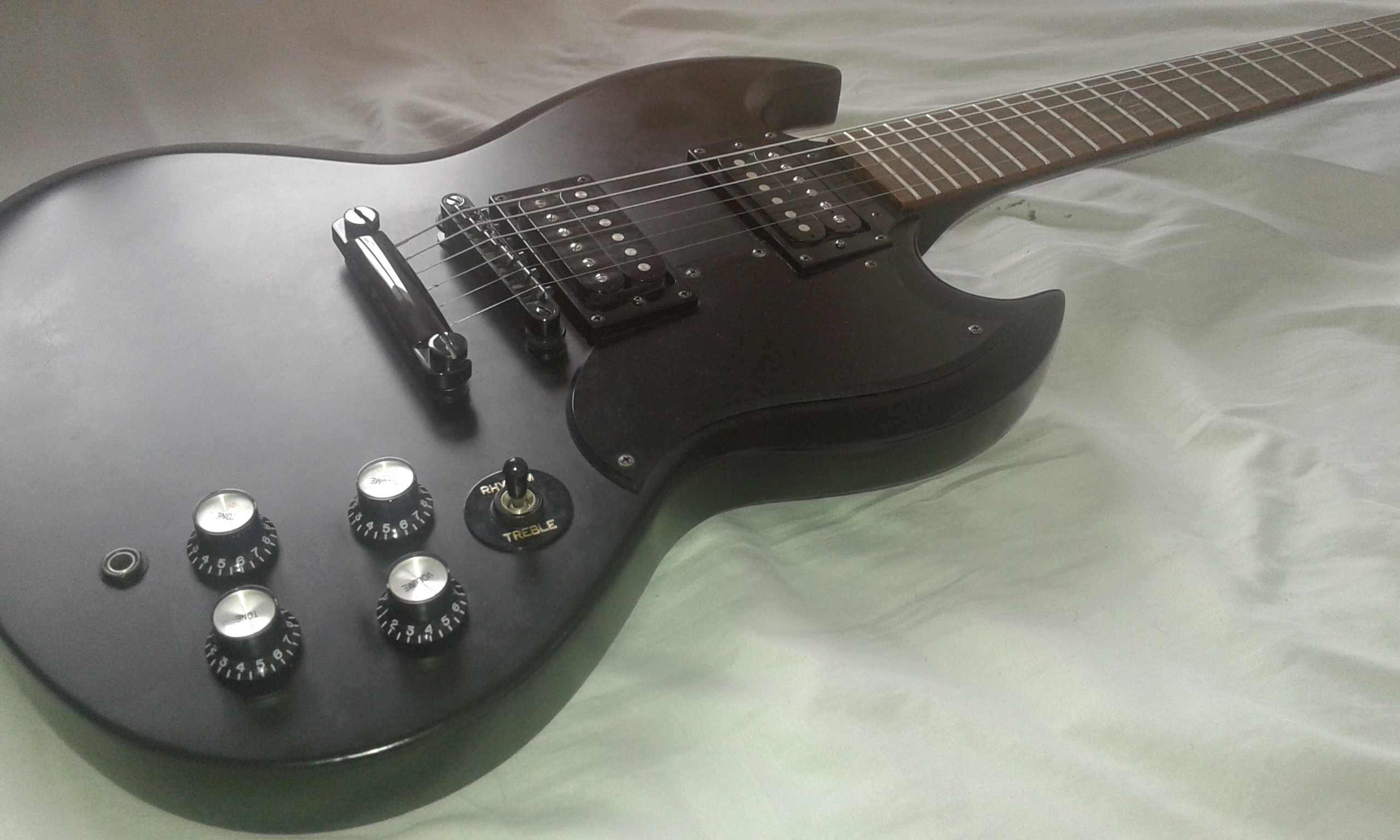 GOTH G-400 - Epiphone Goth G-400 - Audiofanzine