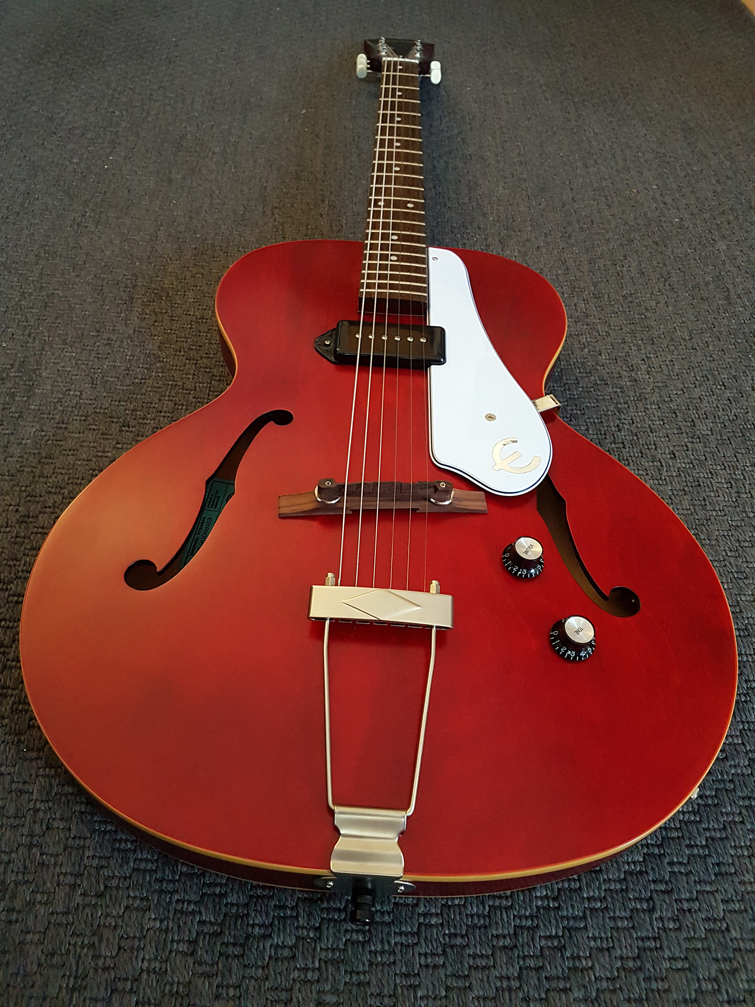 Inspired by "1966" Century Archtop Epiphone - Audiofanzine
