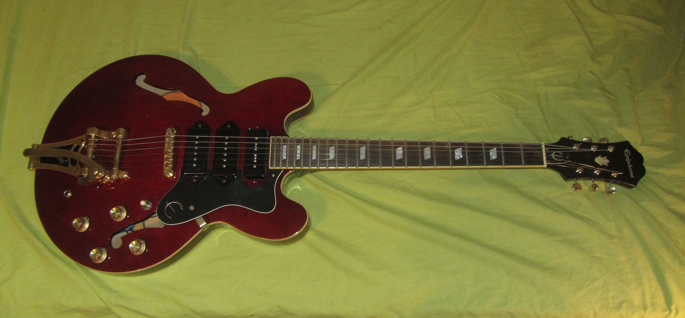 Riviera Custom P93 - Epiphone Riviera Custom P93 - Audiofanzine