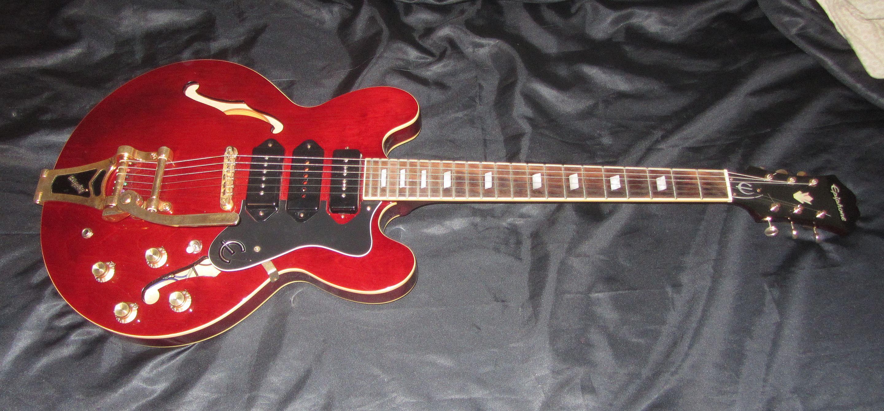 Riviera Custom P93 - Epiphone Riviera Custom P93 - Audiofanzine
