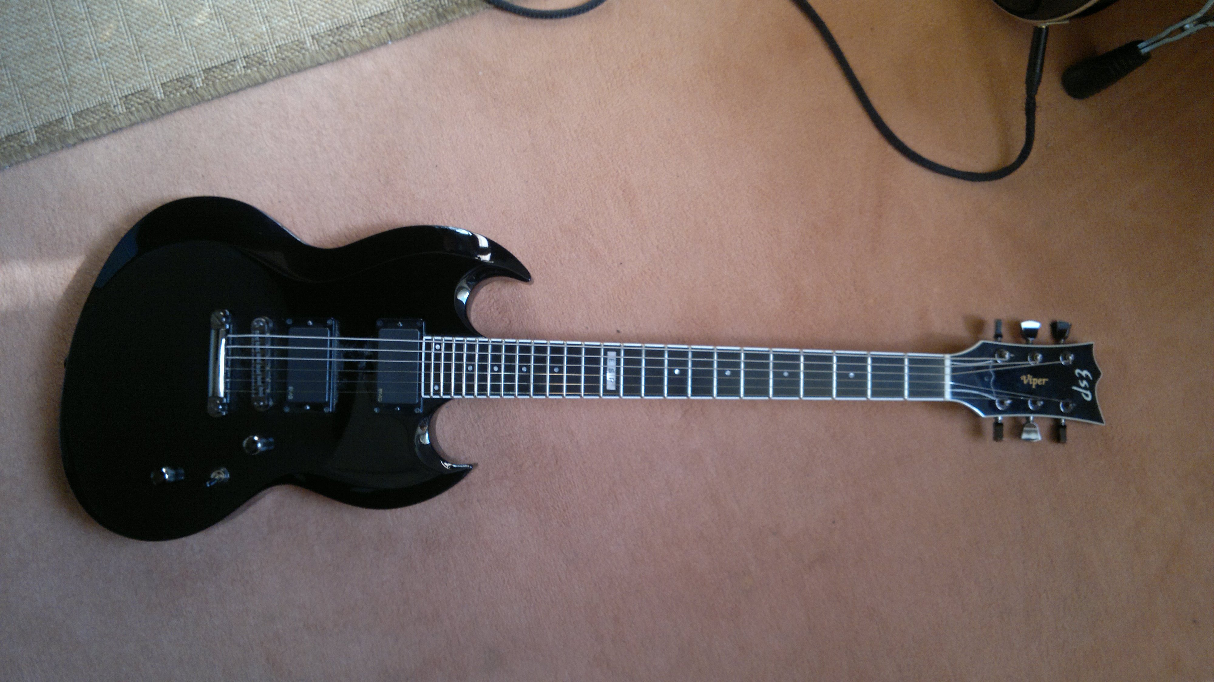 ESP Viper - Black image (#391116) - Audiofanzine