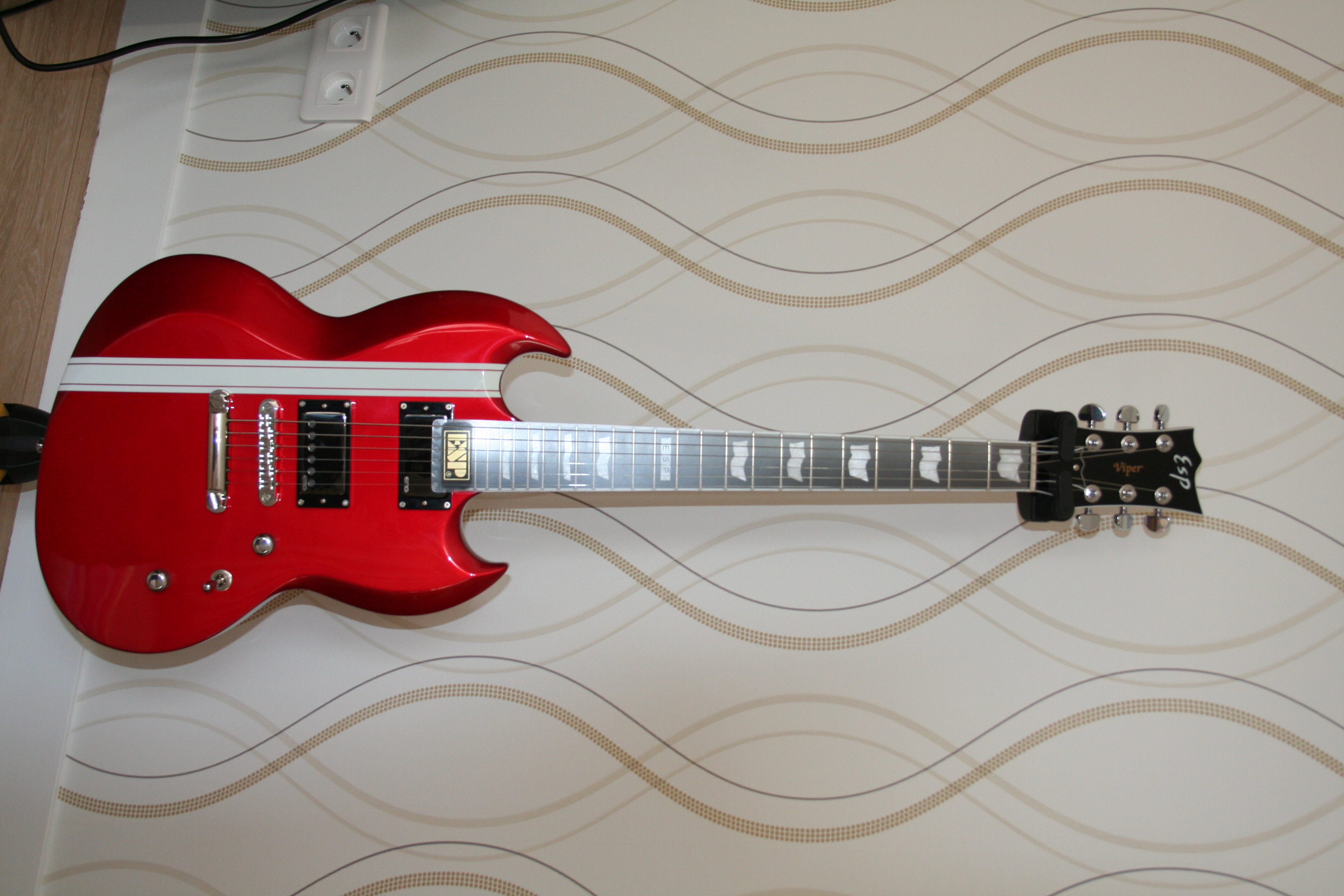 ESP Viper - Racing Red image (#484454) - Audiofanzine