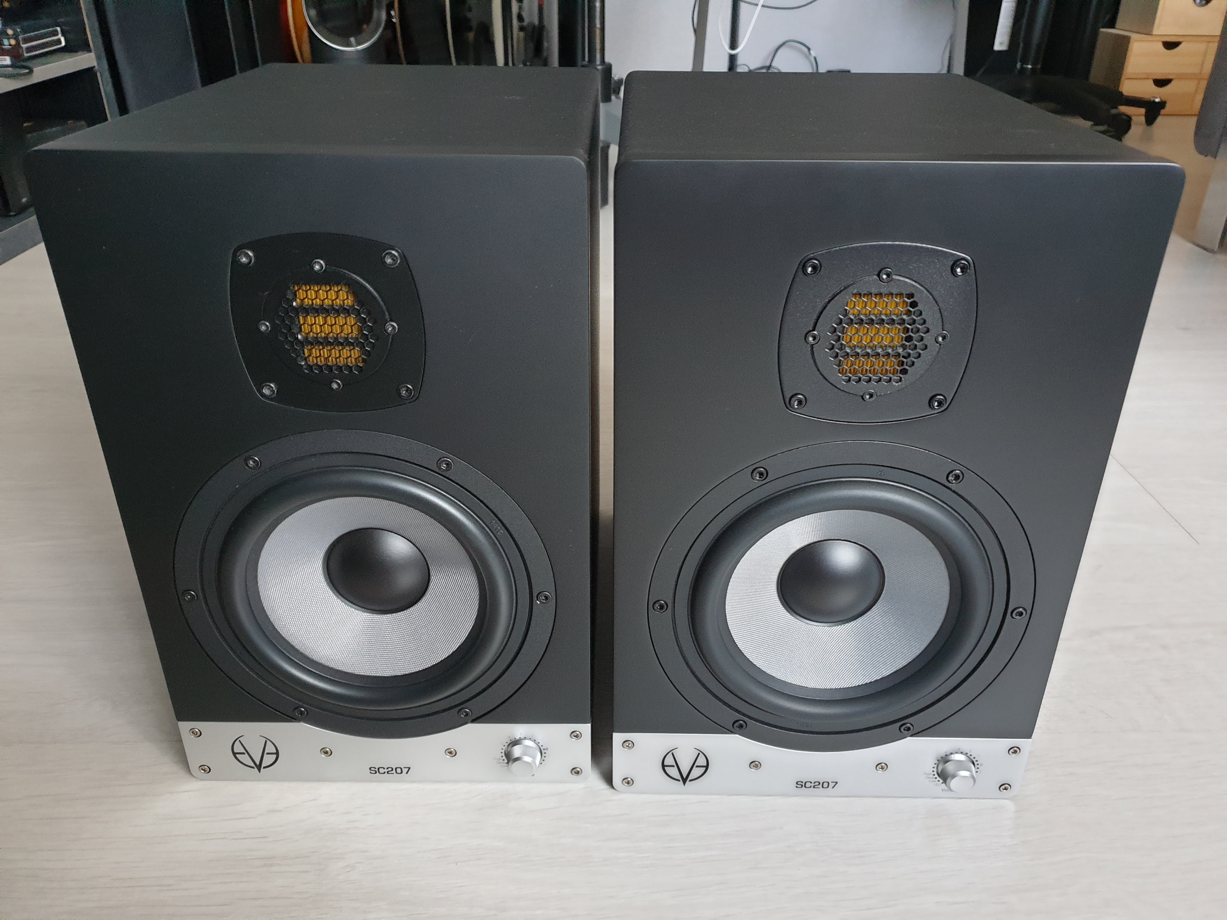 SC207 - Eve Audio SC207 - Audiofanzine