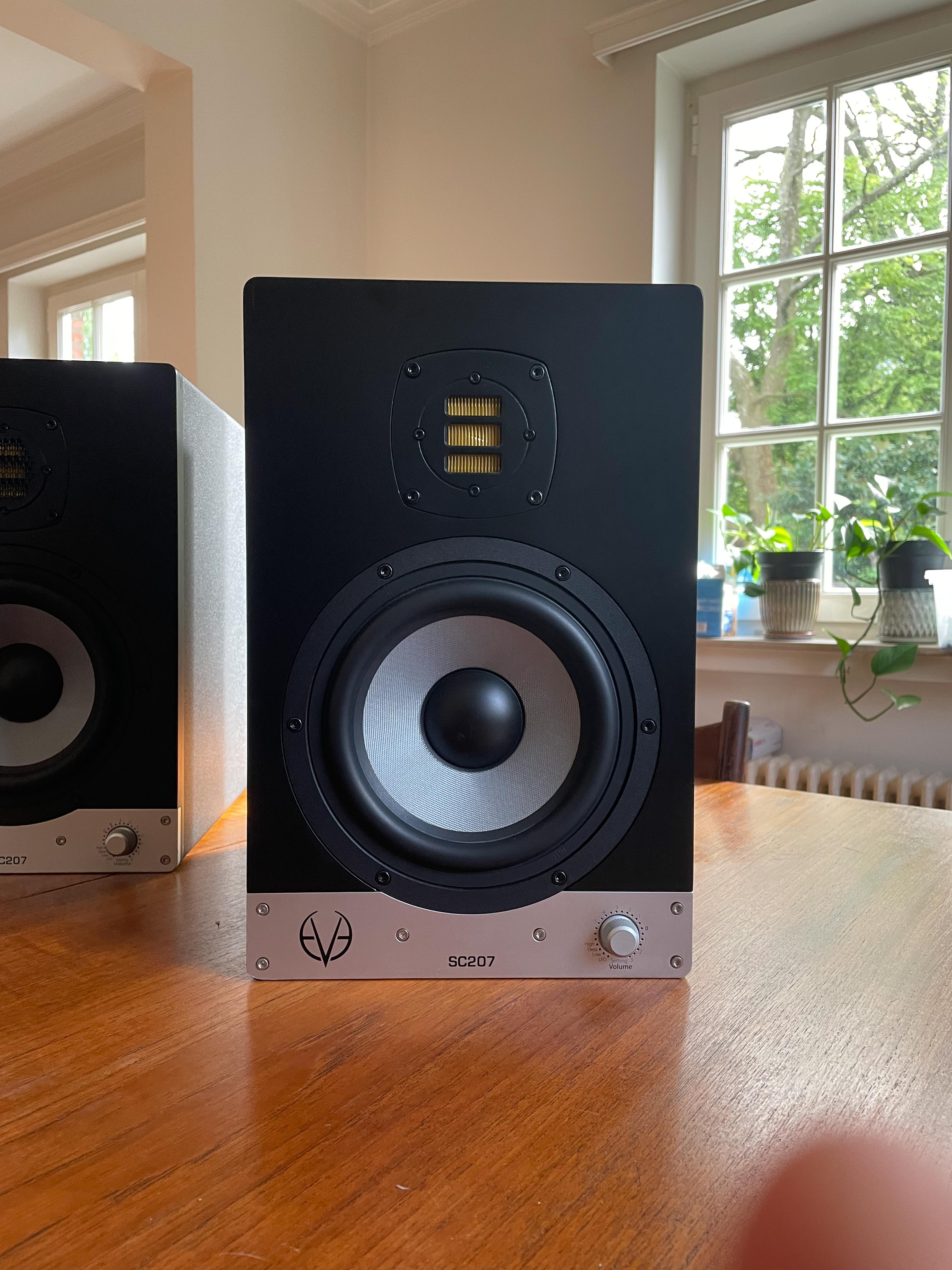 SC207 - Eve Audio SC207 - Audiofanzine