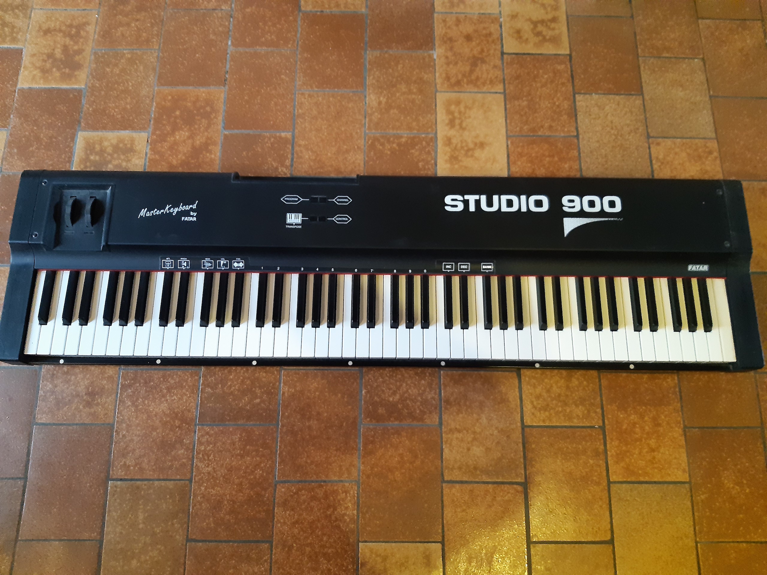 Studio 900 - Fatar / Studiologic Studio 900 - Audiofanzine