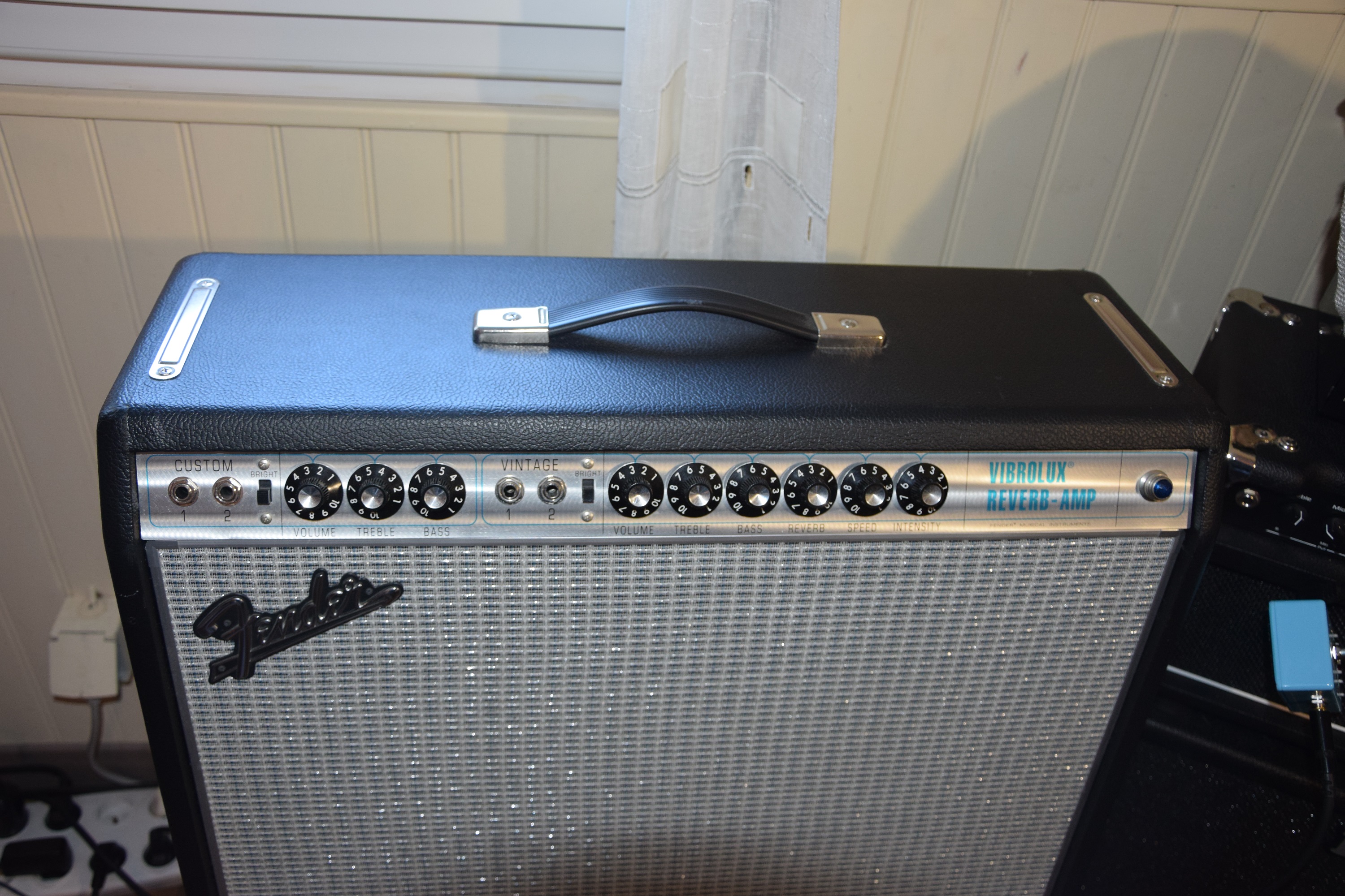 ’68 Custom Vibrolux Reverb - Fender ’68 Custom Vibrolux Reverb ...