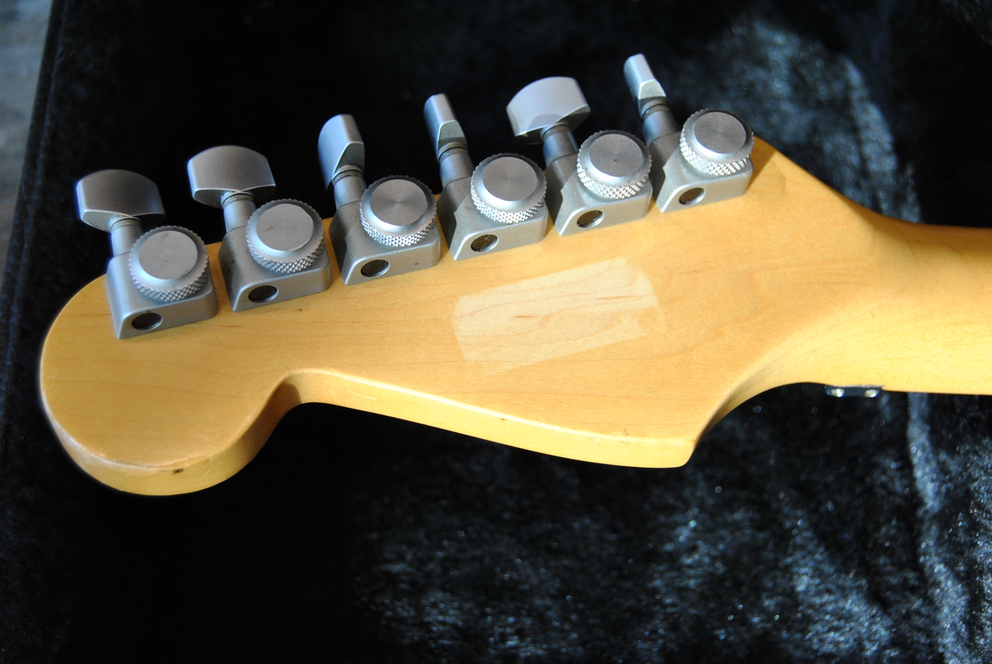 AMERICAN DELUXE STRAT PLUS - Fender American Deluxe Strat Plus ...