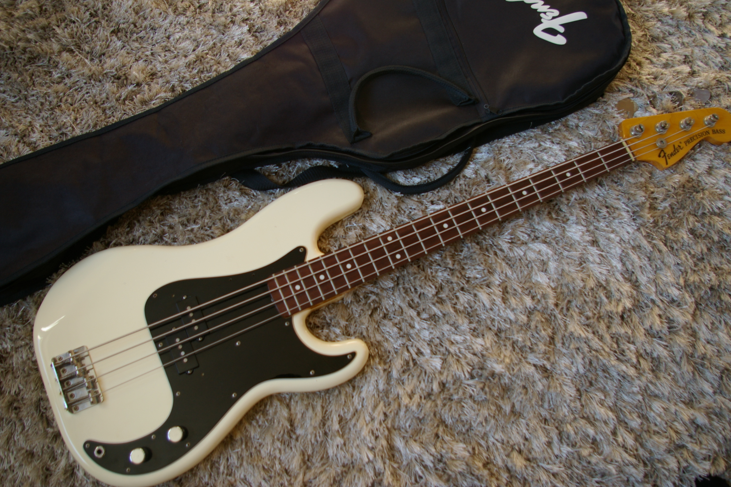 Photo Fender Classic '70s Precision Bass : Fender Classic '70s ...