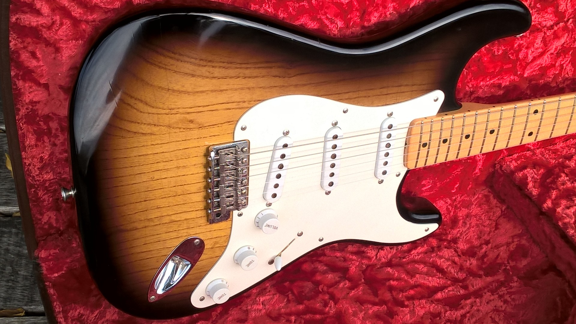 CUSTOM SHOP 60TH ANNIVERSARY '54 HEAVY RELIC STRATOCASTER - Audiofanzine