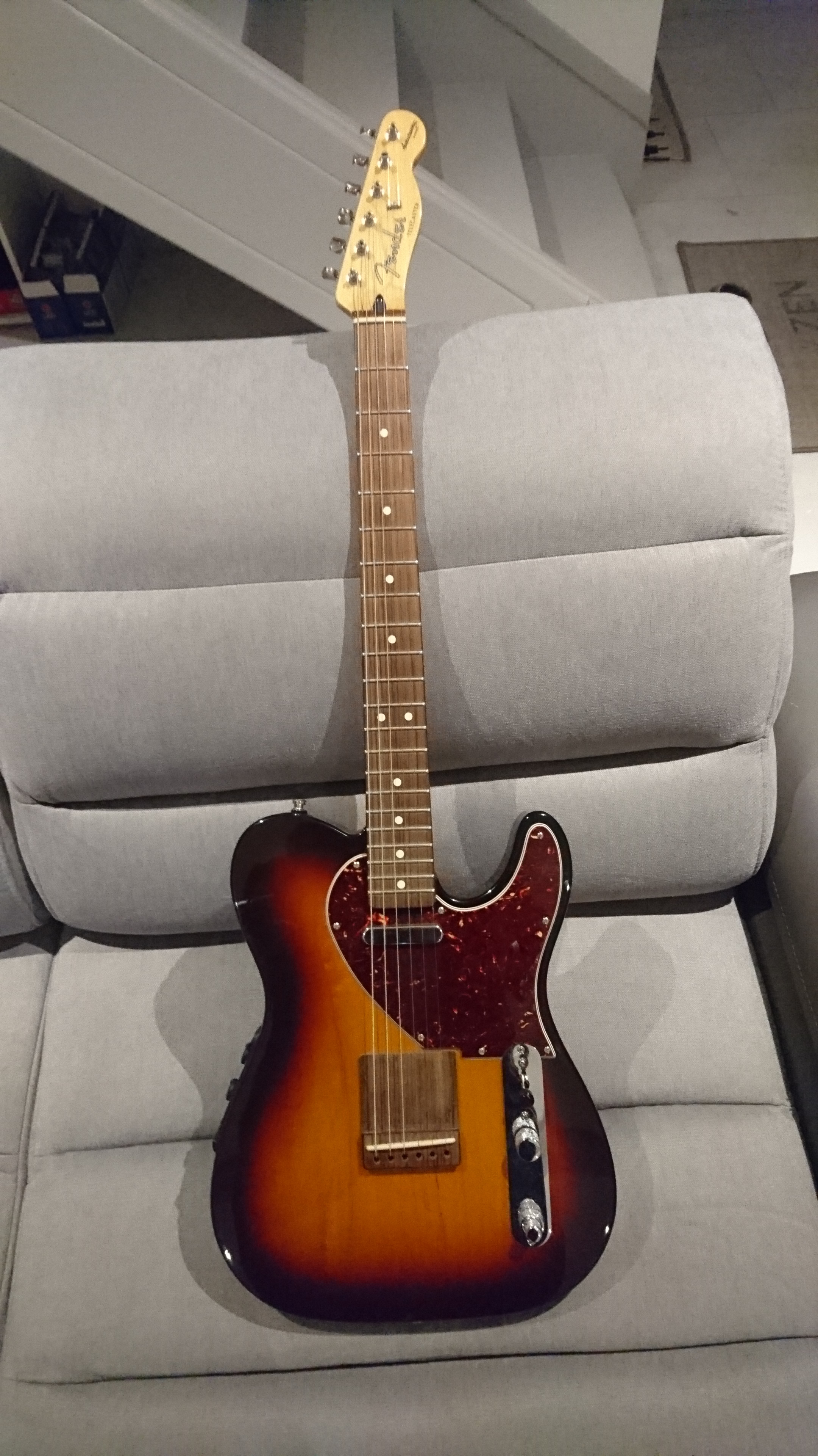 DELUXE ACOUSTASONIC TELE - Fender Deluxe Acoustasonic Tele - Audiofanzine