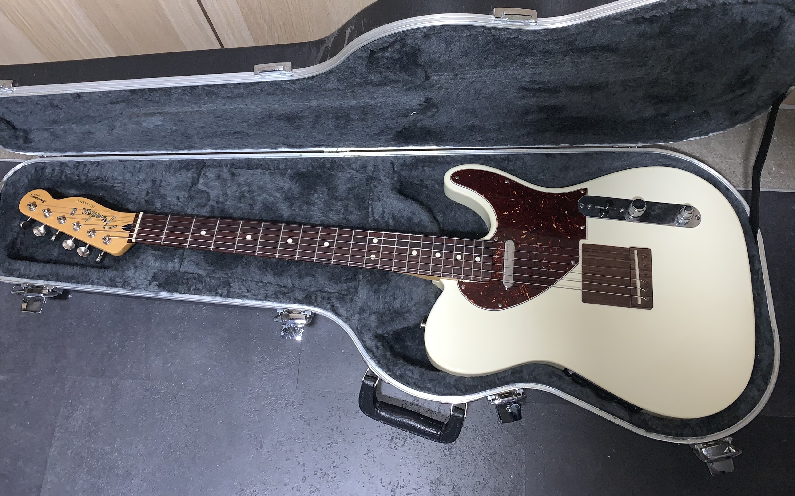 Deluxe Acoustasonic Tele - Fender Deluxe Acoustasonic Tele - Audiofanzine