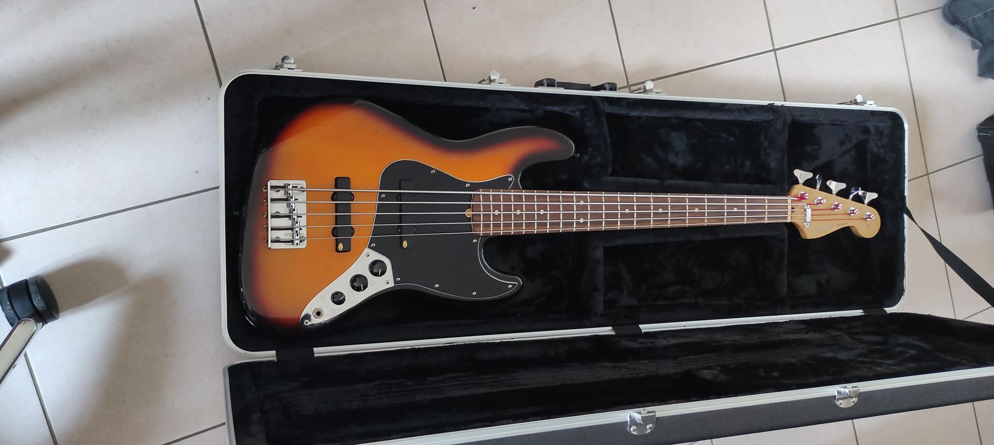 Deluxe Active Jazz Bass V [1998-2004] Fender - Audiofanzine