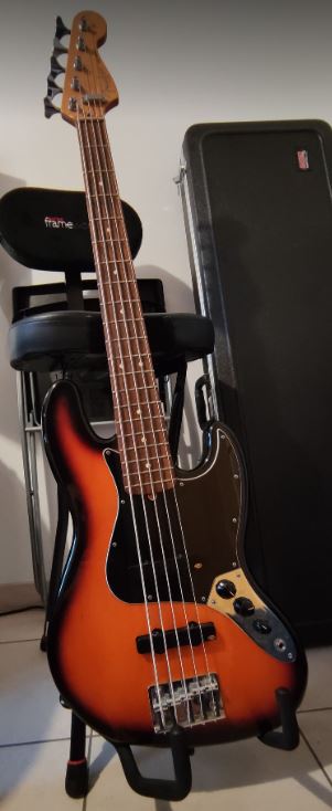 Deluxe Active Jazz Bass V [2004-Current] Fender - Audiofanzine