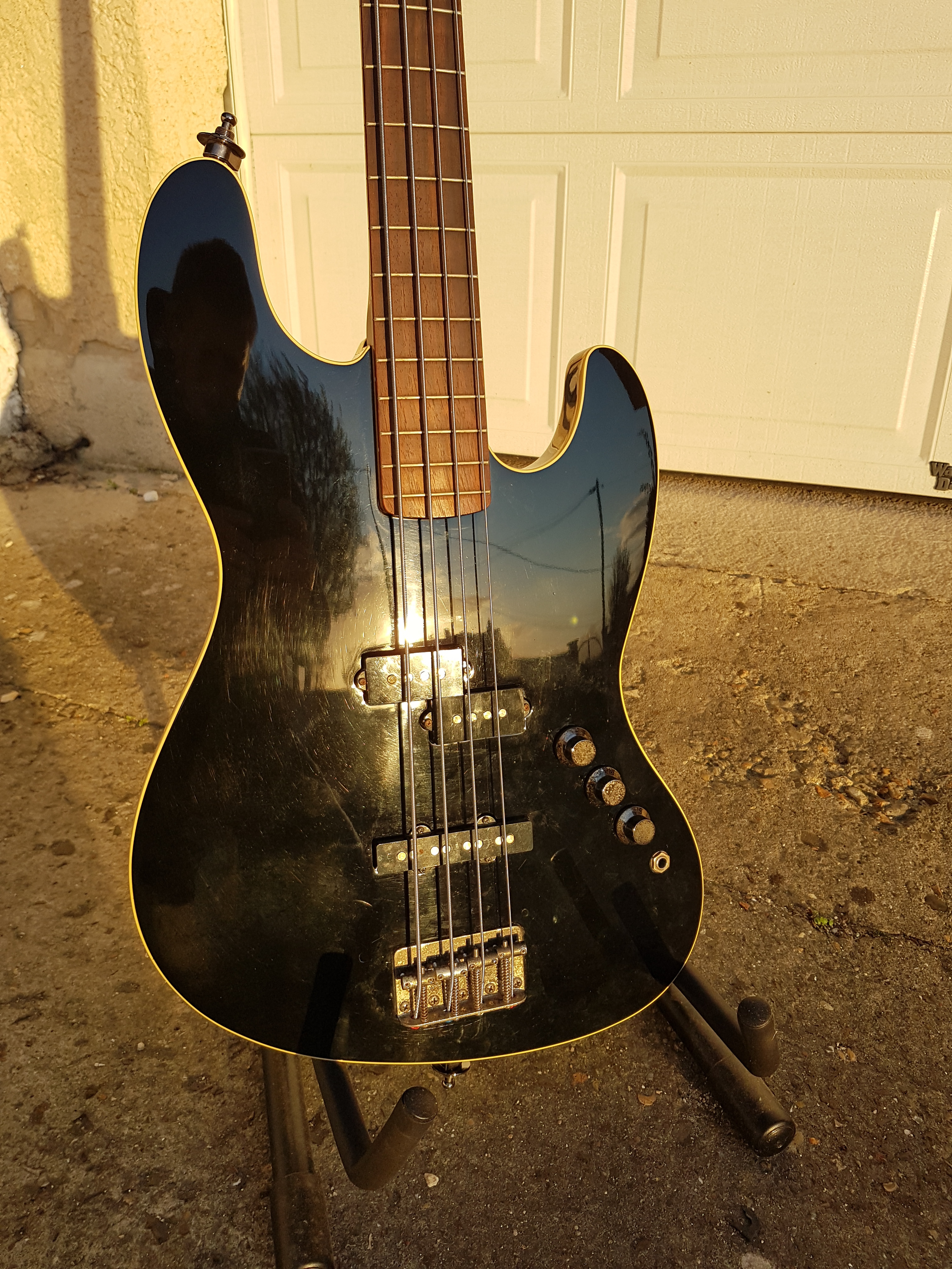 Deluxe Aerodyne Jazz Bass - Fender Deluxe Aerodyne Jazz Bass - Audiofanzine