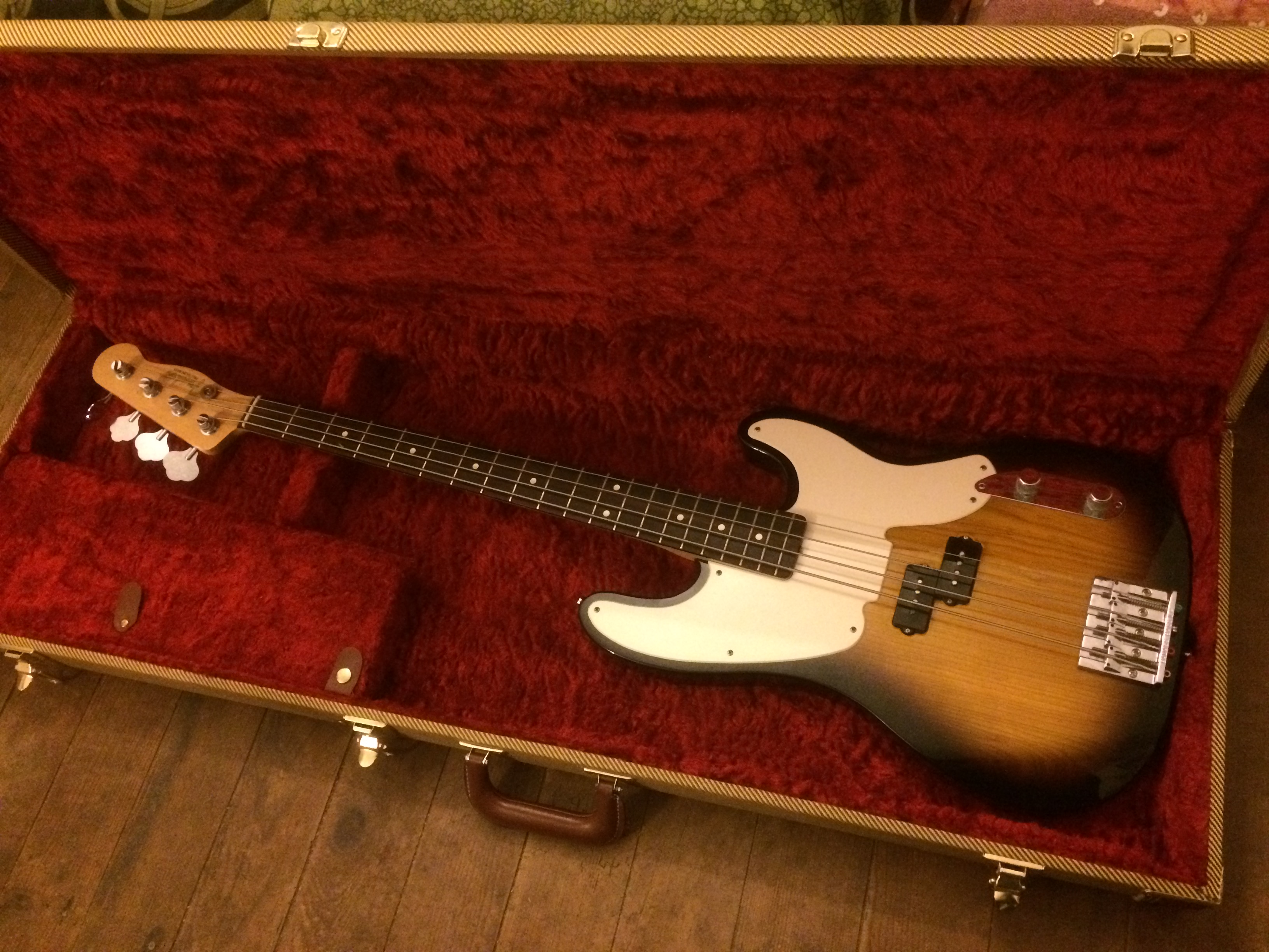 MIKE DIRNT PRECISION BASS - Fender Mike Dirnt Precision Bass - Audiofanzine
