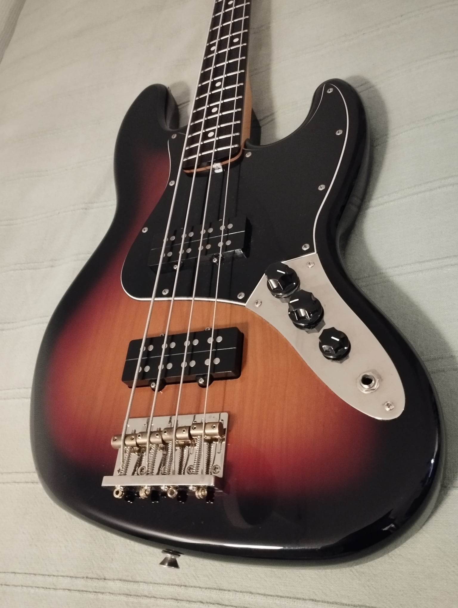 Modern Player Jazz Bass - Fender Modern Player Jazz Bass - Audiofanzine