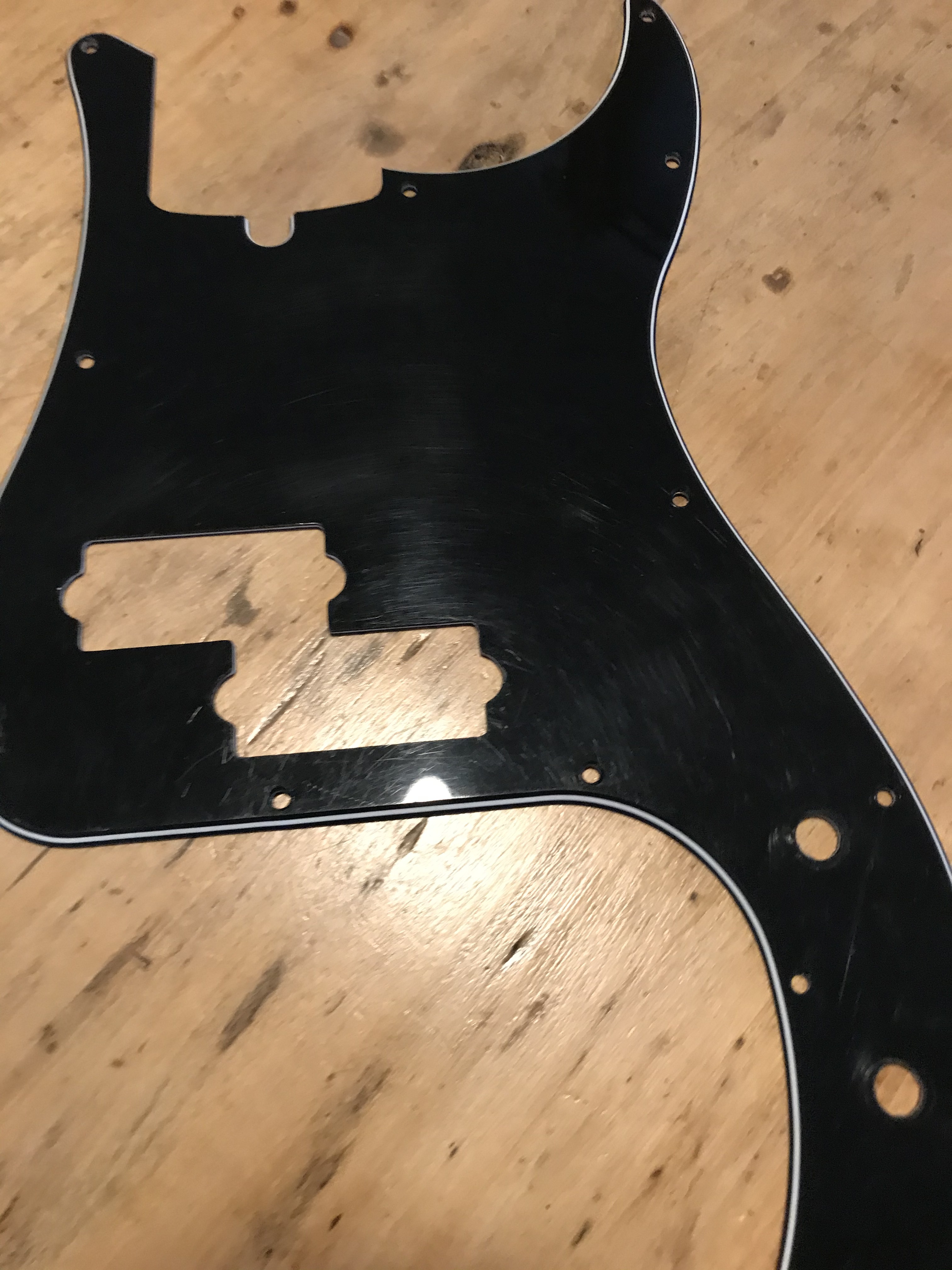 Pickguard Precision Bass - Fender Pickguard Precision Bass - Audiofanzine