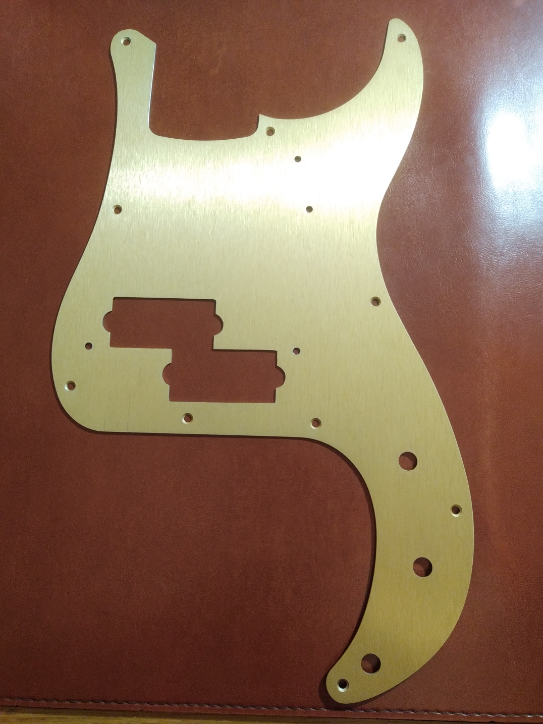 Pickguard Precision Bass - Fender Pickguard Precision Bass - Audiofanzine