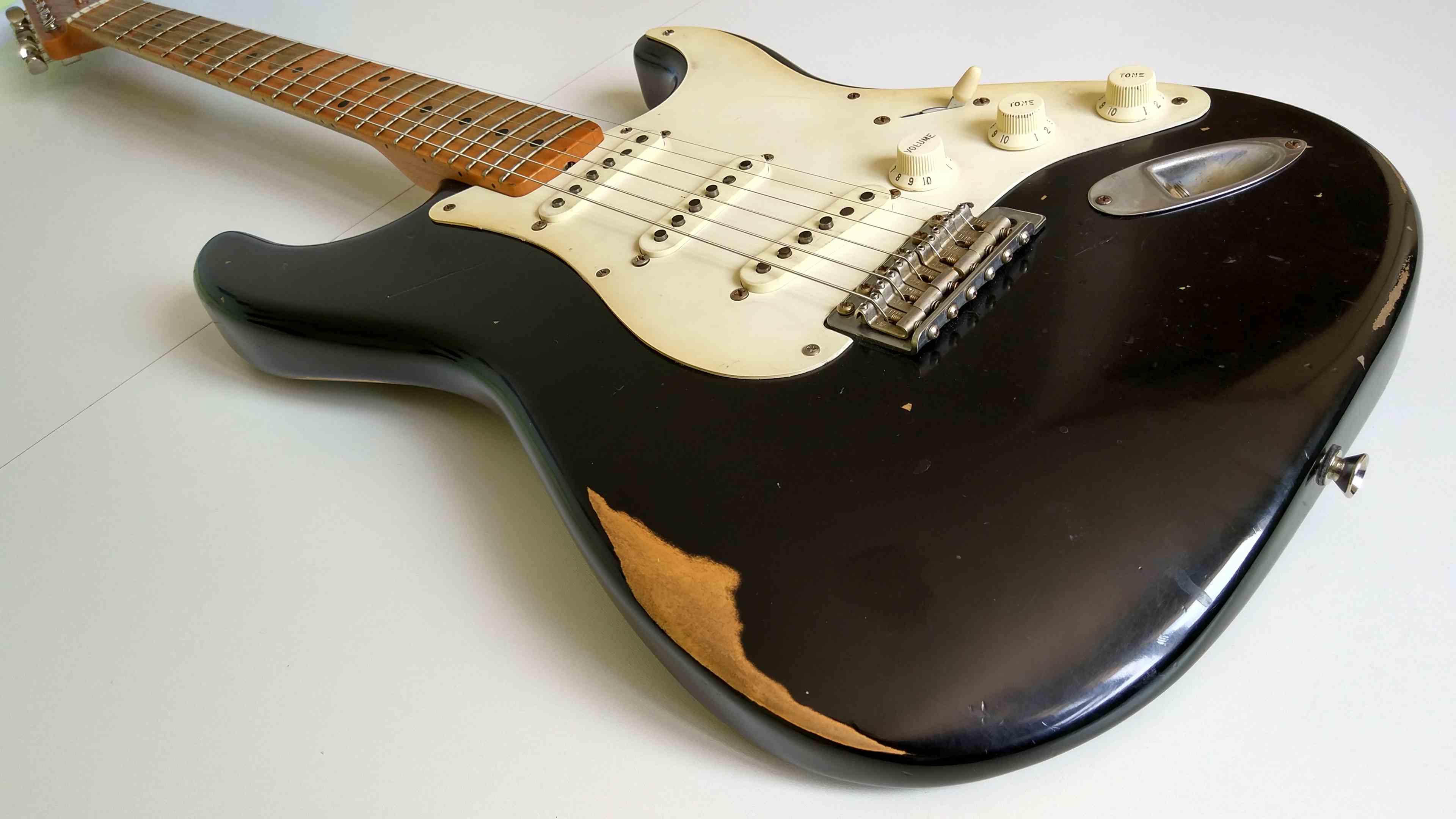Fender Stratocaster Road Worn, Fender Mexico Road Worn Stratocaster – KRCTV