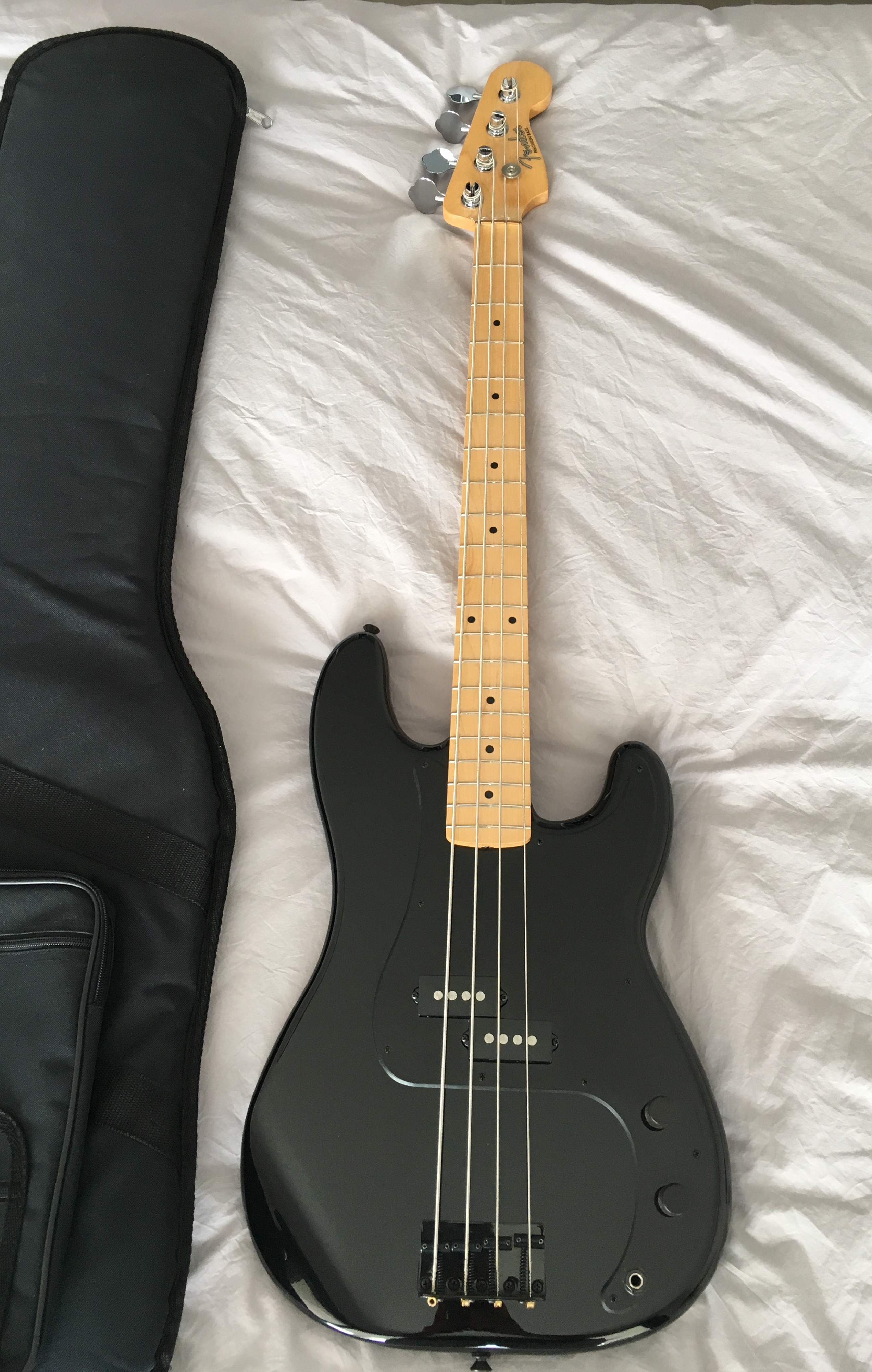 Roger Waters Precision Bass Fender - Audiofanzine