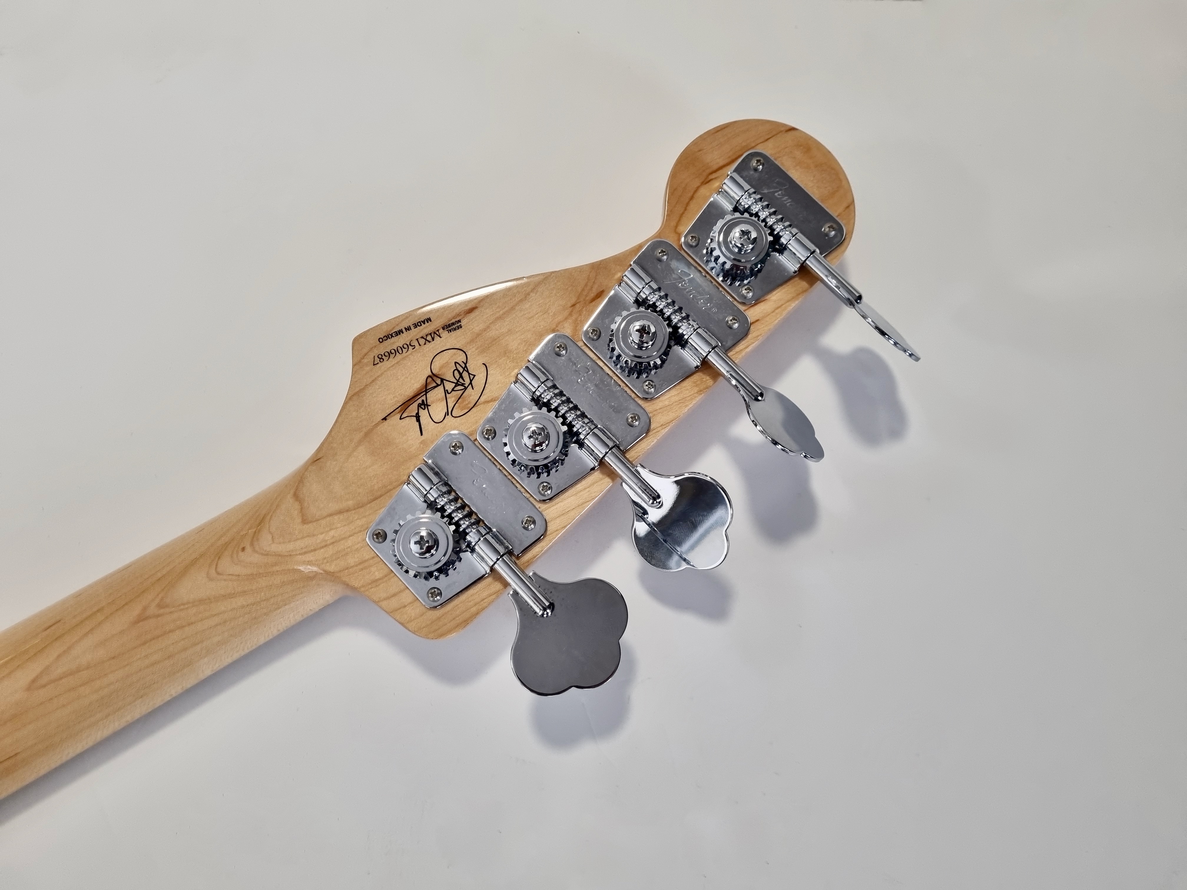 Roger Waters Precision Bass Fender - Audiofanzine