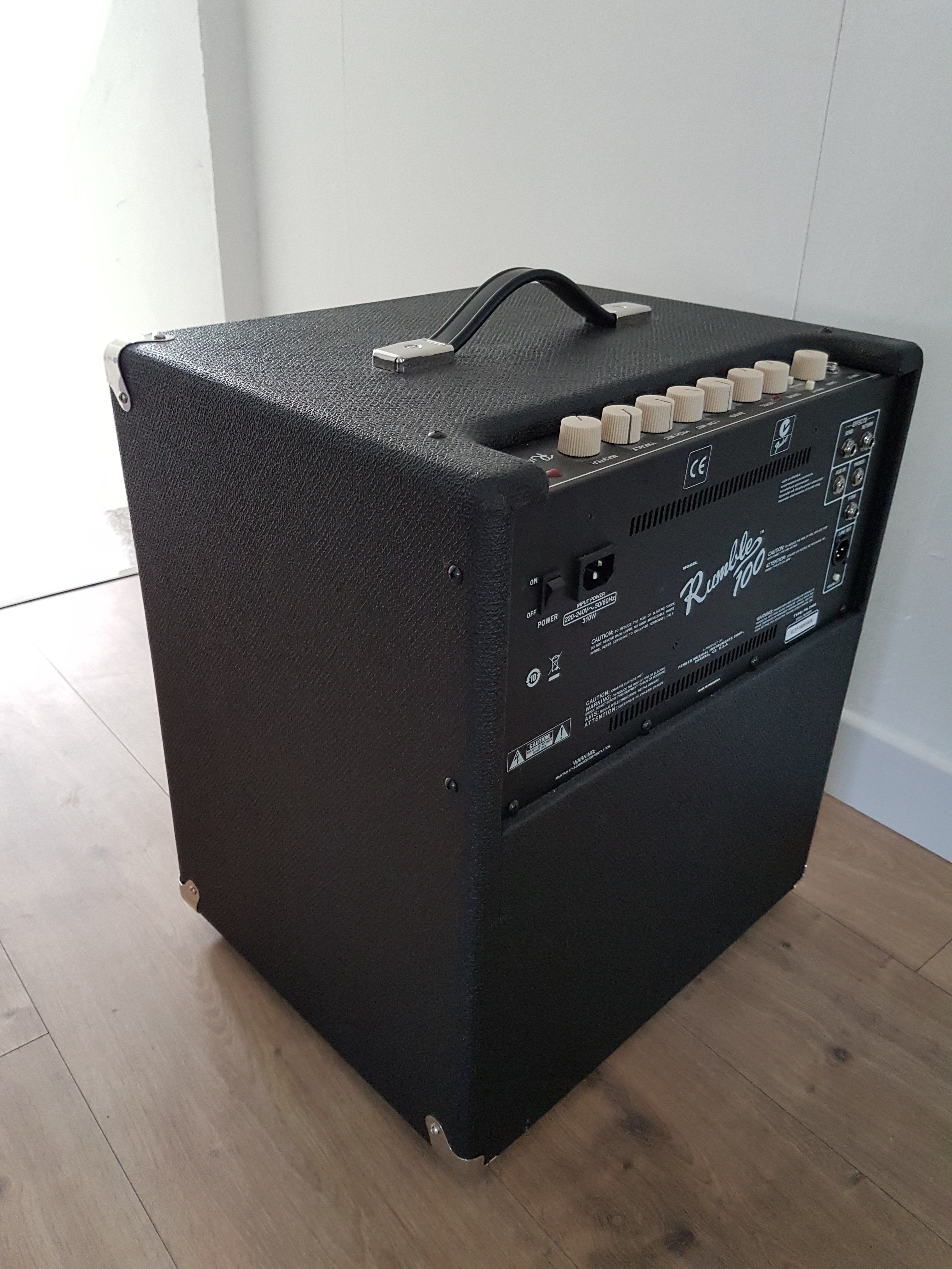 RUMBLE 100 V3 - Fender Rumble 100 V3 - Audiofanzine