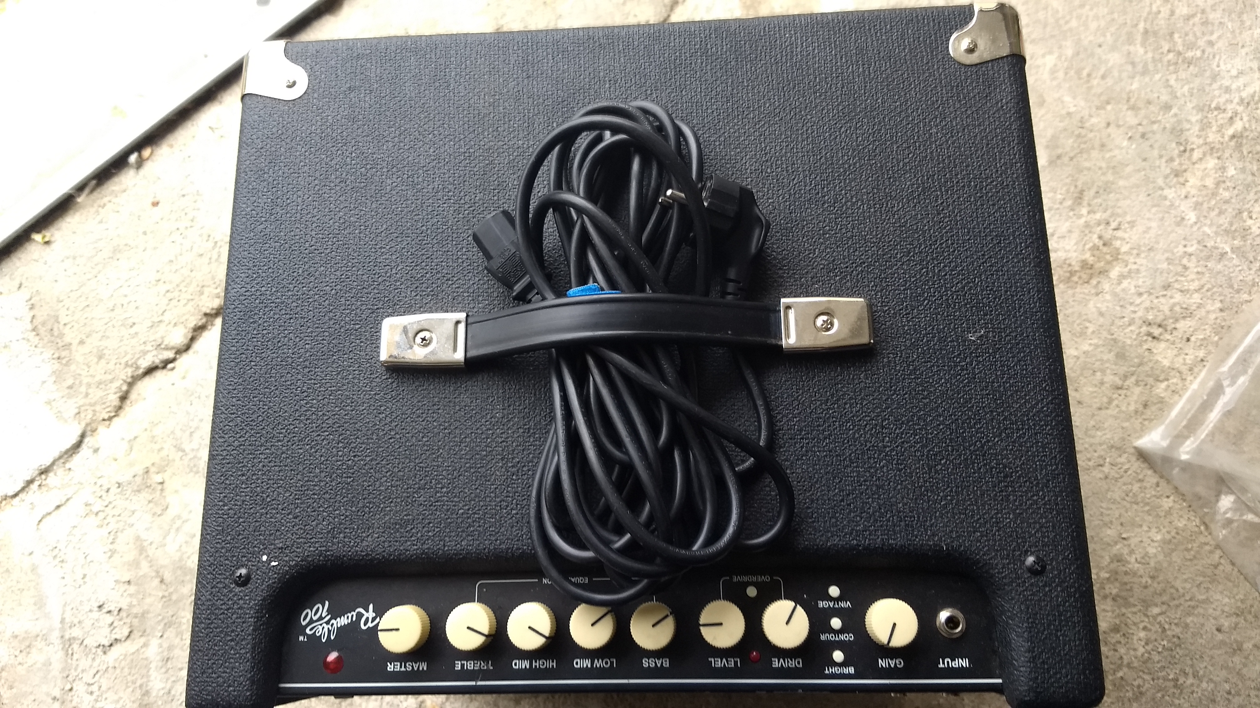 Rumble 100 V3 - Fender Rumble 100 V3 - Audiofanzine