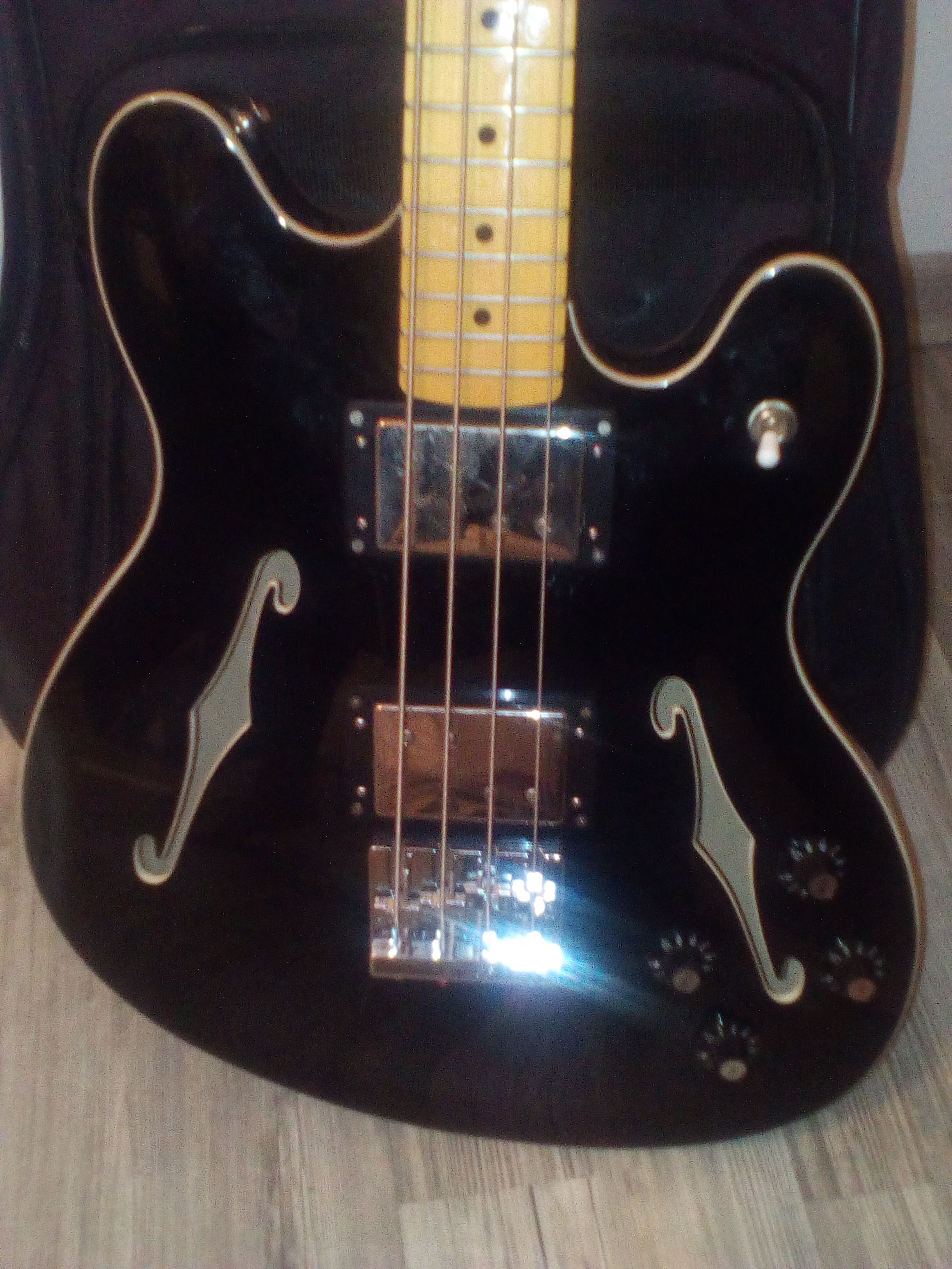 Special Edition Starcaster Bass Fender - Audiofanzine
