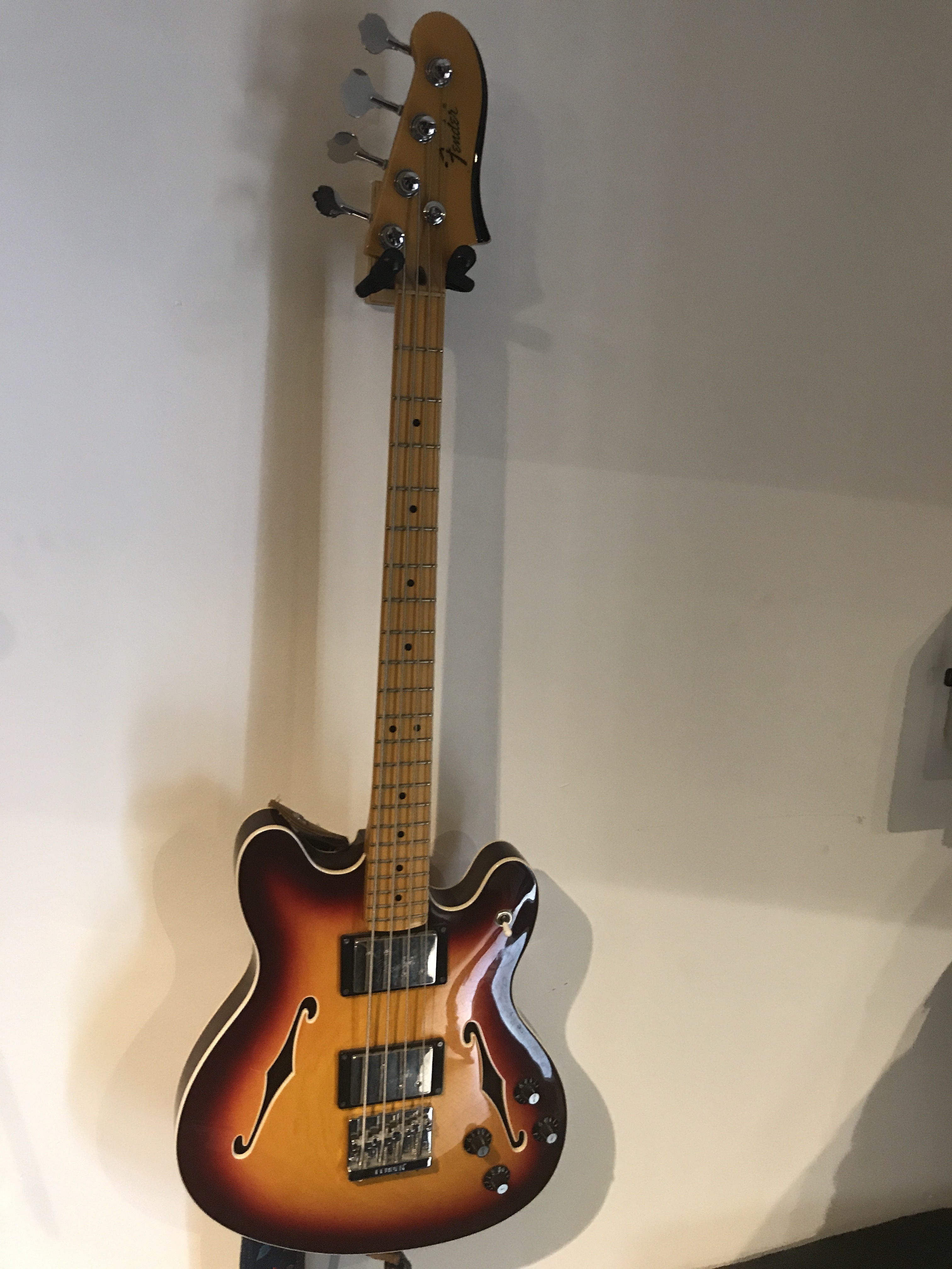 Special Edition Starcaster Bass Fender - Audiofanzine
