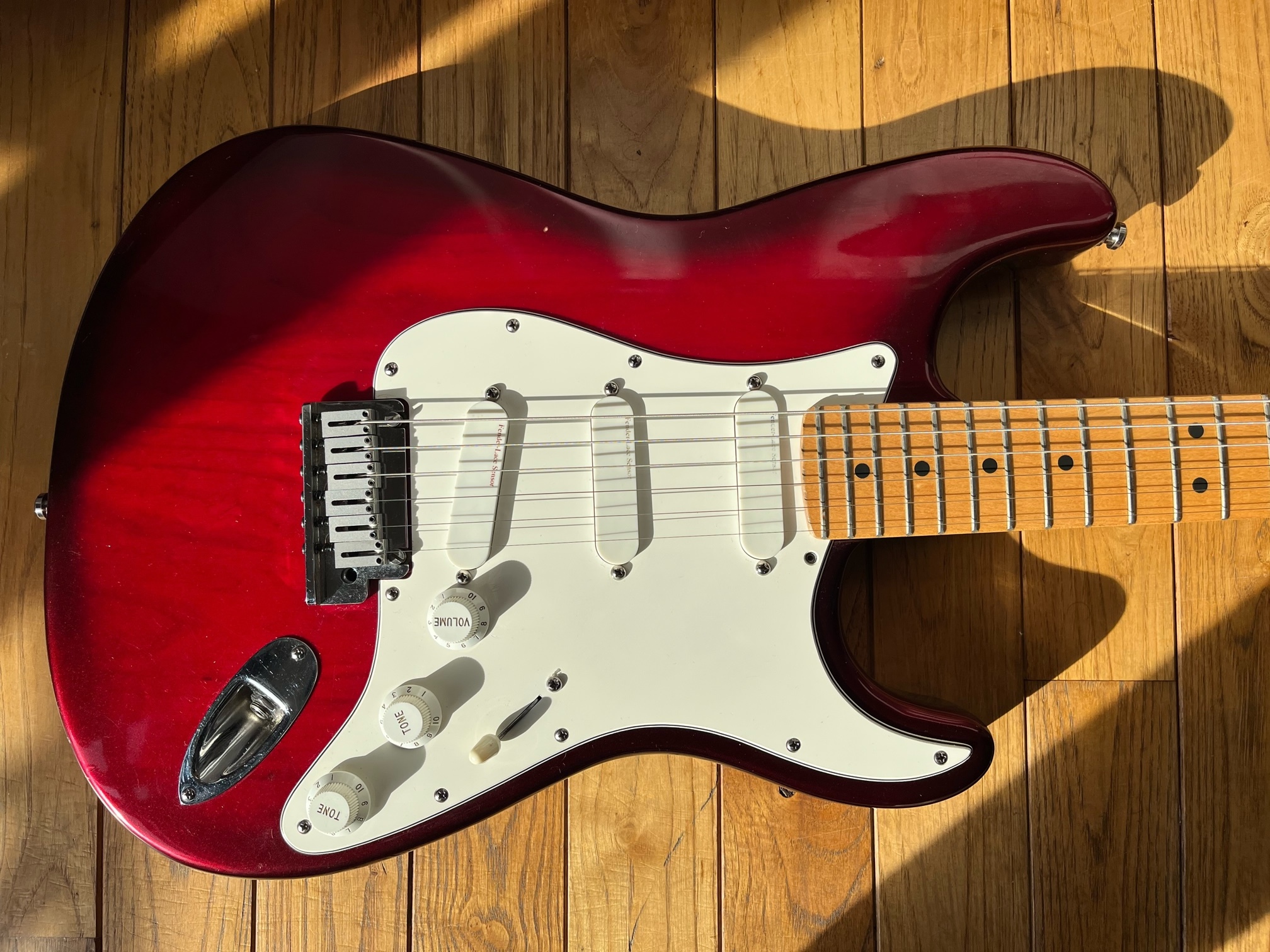 Strat Plus Deluxe [1989-1999] Fender - Audiofanzine