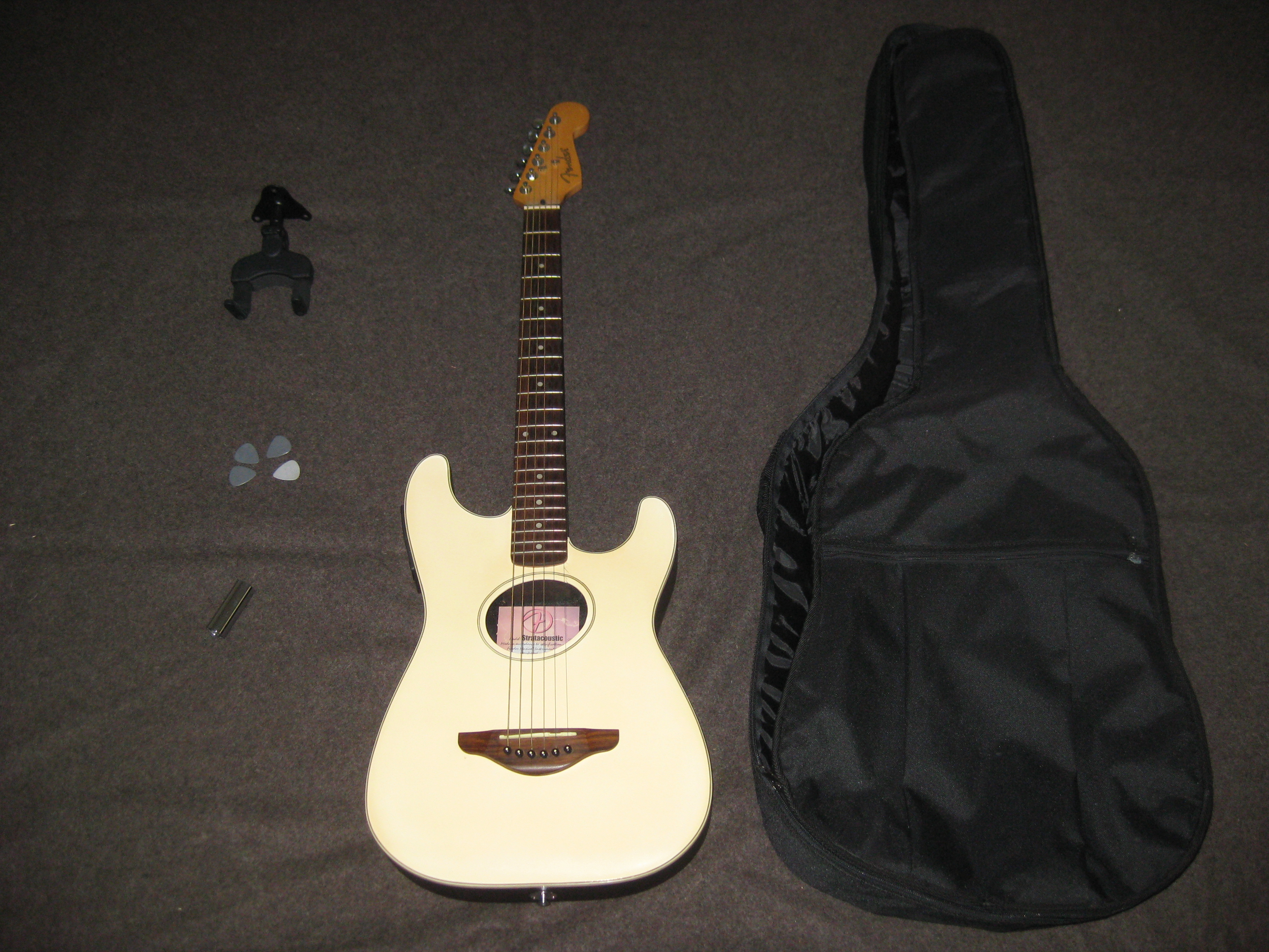 STRATACOUSTIC [2000-2005] - Fender Stratacoustic [2000-2005] - Audiofanzine