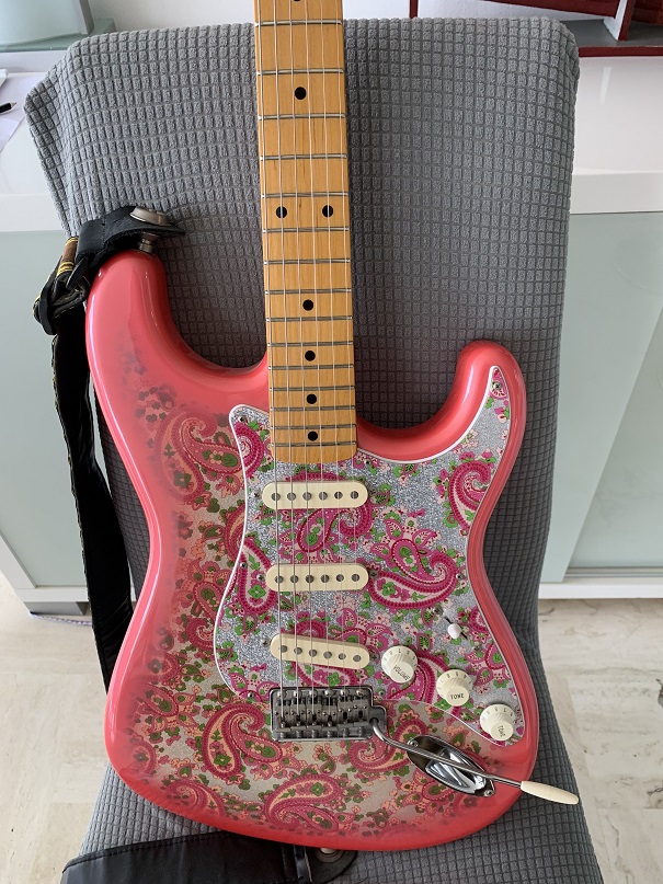 Stratocaster Paisley Reissue Fender - Audiofanzine