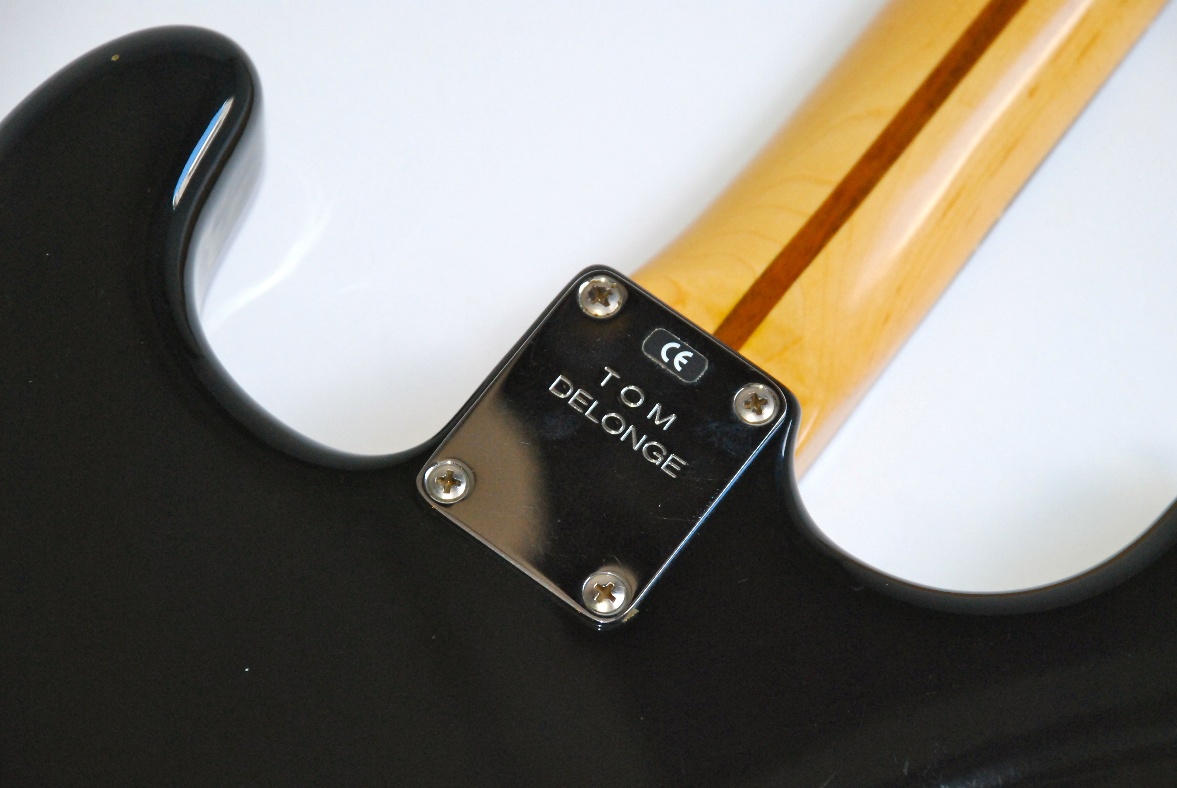 Photo Fender Tom Delonge Stratocaster : Fender Artist Signature - Tom ...